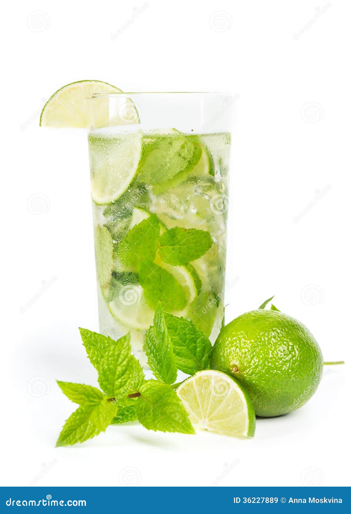 Bevanda Di Mojito Di Mohito Con Calce E La Menta Immagine Stock ...