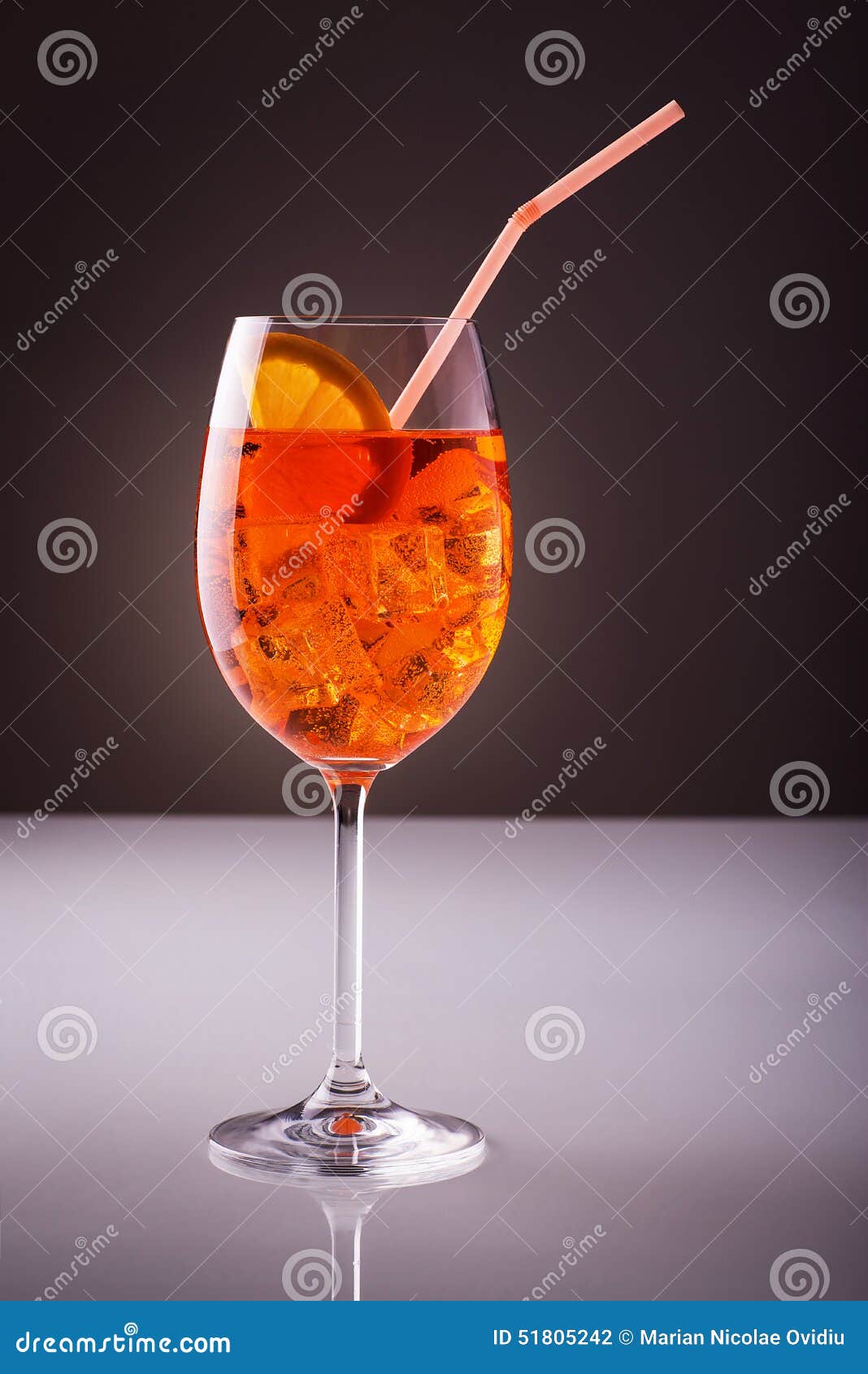 Bevanda fresca esotica fotografia stock. Immagine di colorato - 51805242