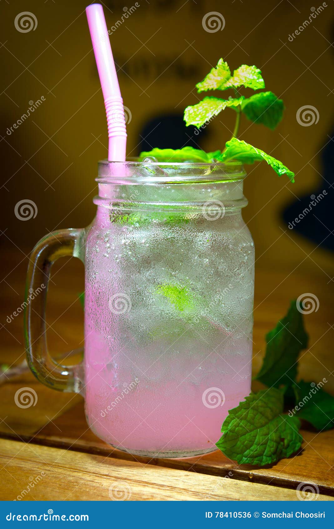 Bevanda Gassate Del Litchi Con La Menta E La Soda Fotografia Stock ...