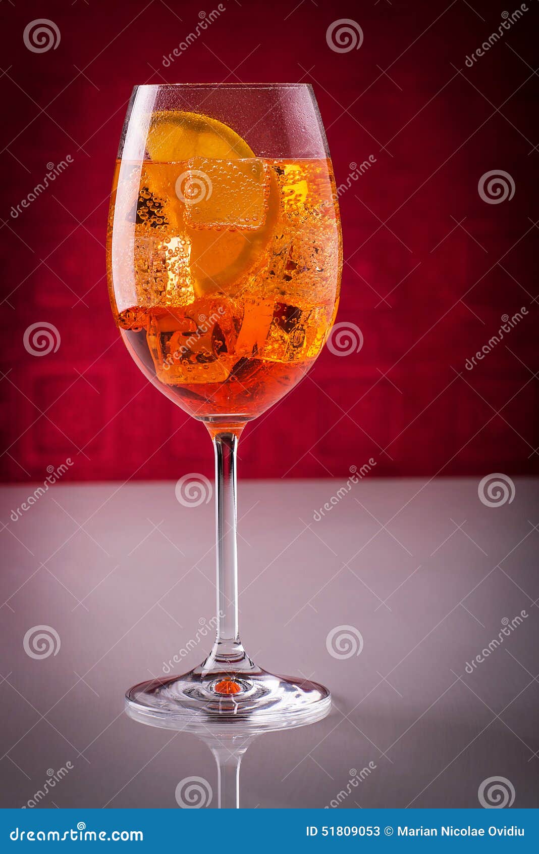 Bevanda Lunga Fresca, a Base Di Vino Immagine Stock - Immagine di barra ...