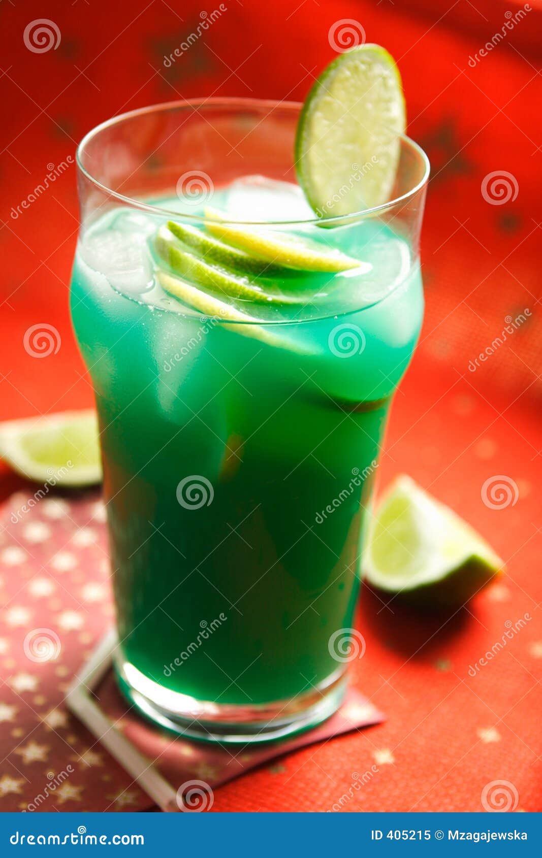 Bevanda verde immagine stock. Immagine di chiusura, assetato - 405215