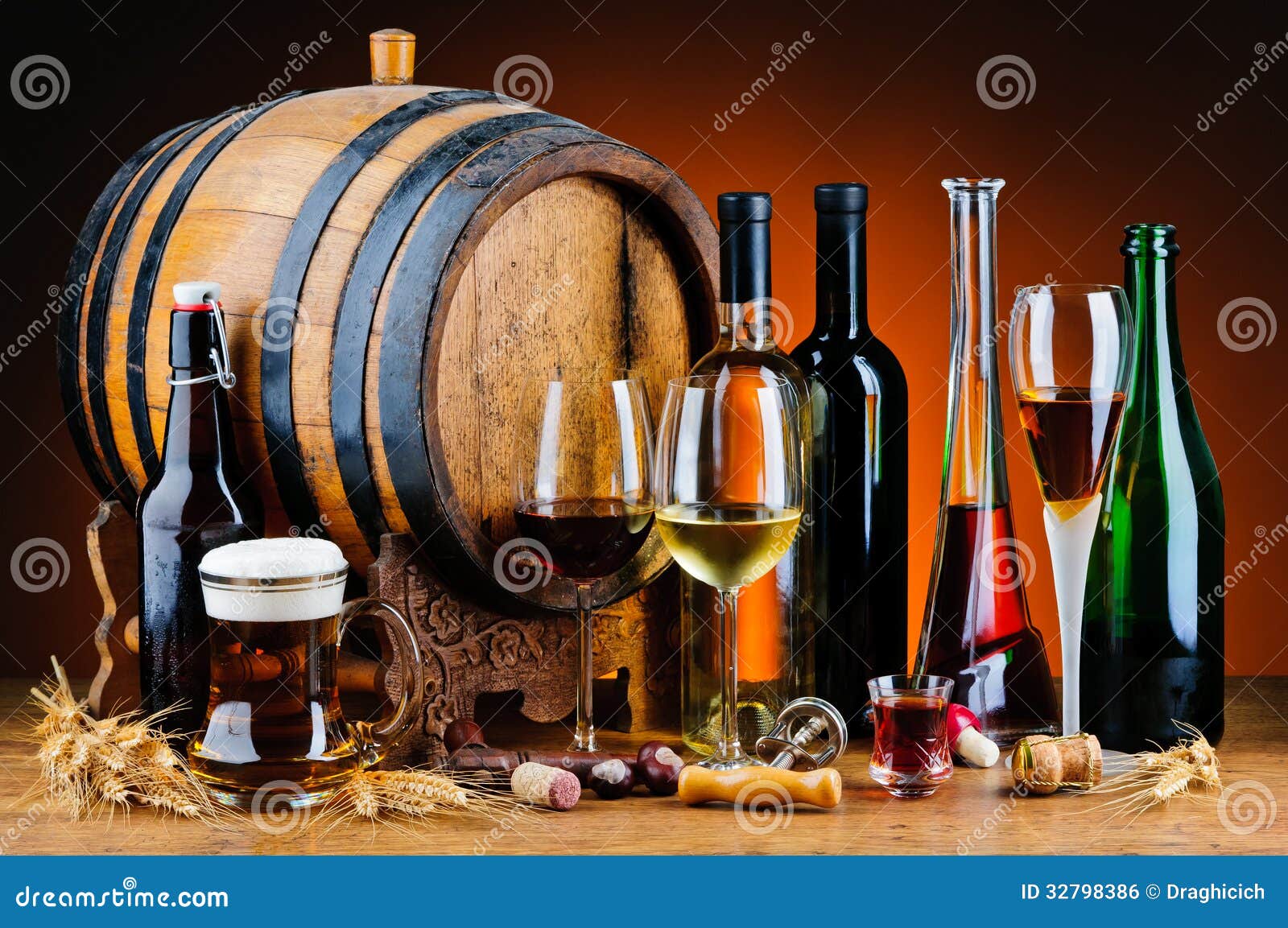 Bevande alcoliche fotografia stock. Immagine di barra - 32798386