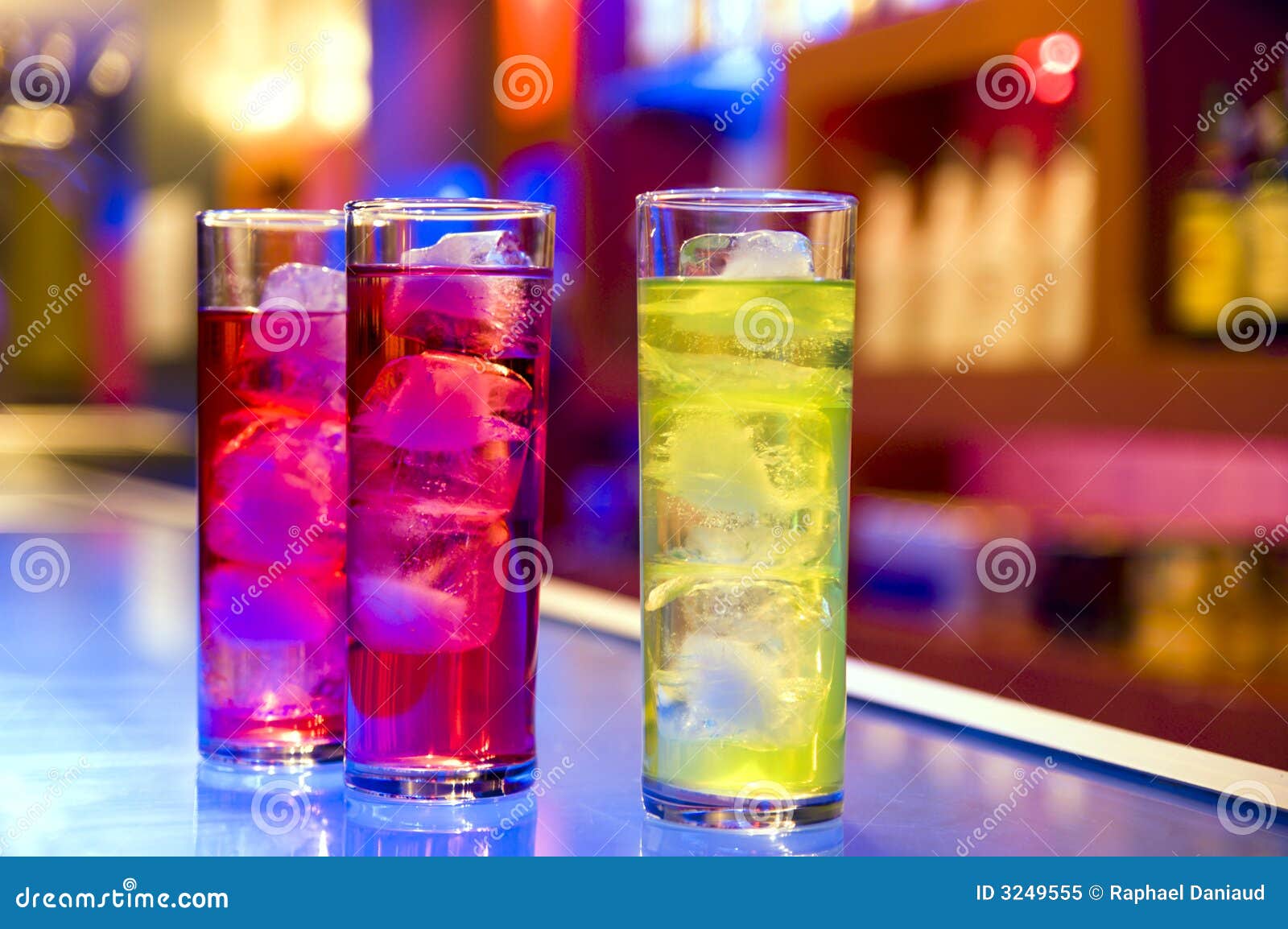 Bevande Del Cocktail Su Una Barra Immagine Stock - Immagine di bevanda ...