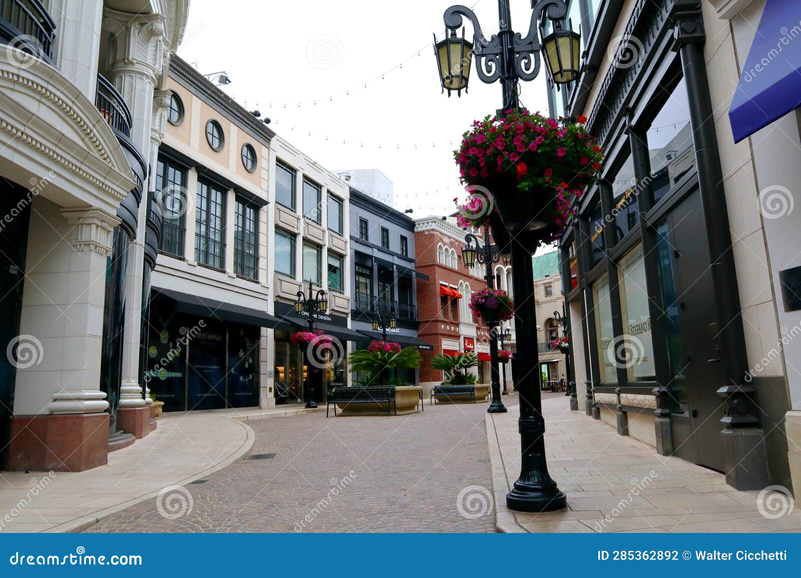 Beverly Hills, California: Two Rodeo Drive Editorial Photography ...