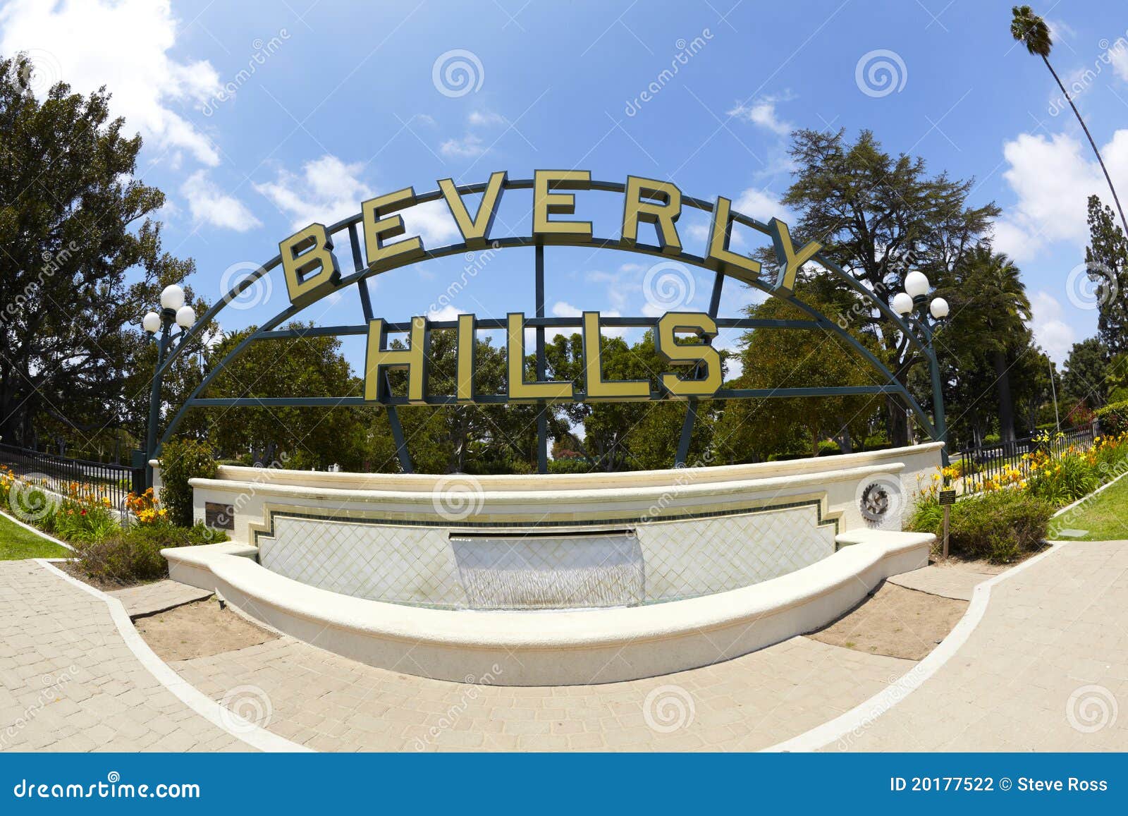 Beverly Hills Park Fountain and Sign Editorial Photography - Image of ...