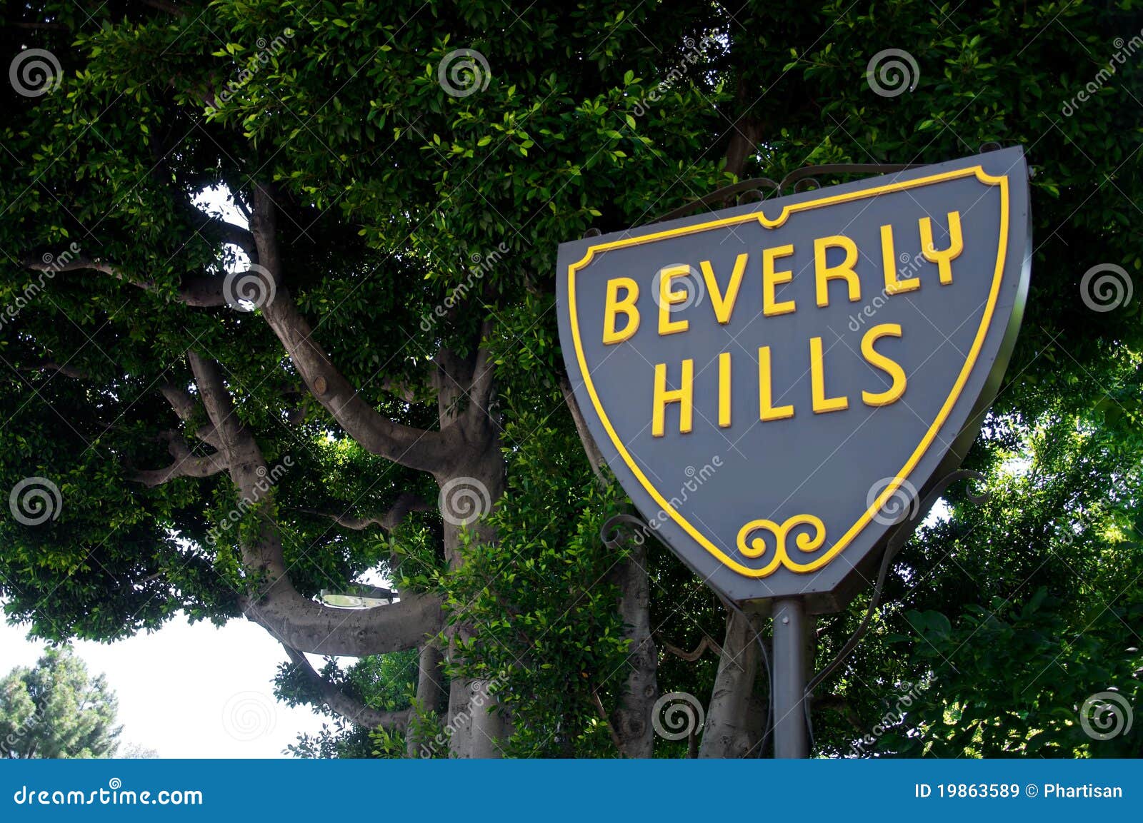 Beverly Hills Sign editorial stock image. Image of beverly - 19863589