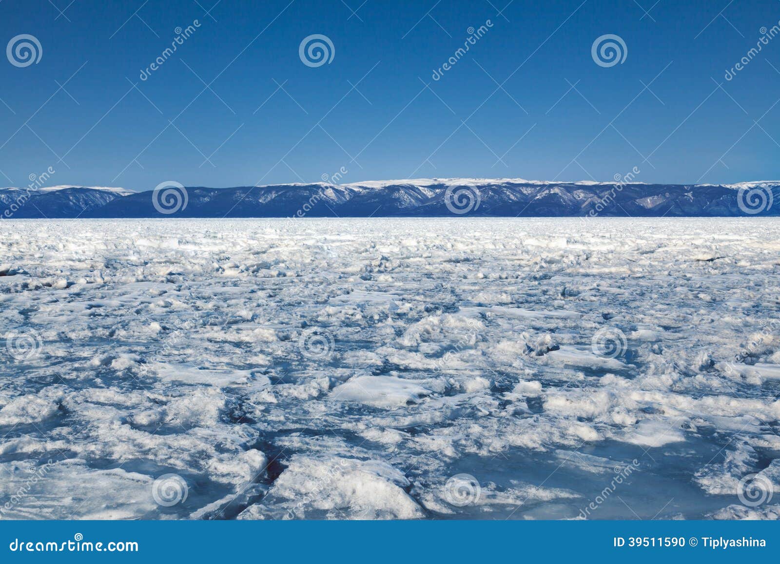 Bevroren Meer Baikal. De Winter. Stock Foto - Image of rots, niemand ...