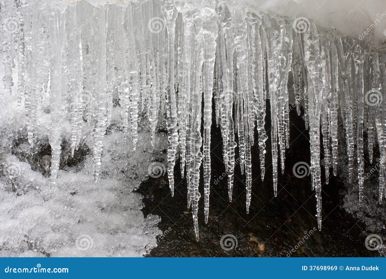 Bevroren waterval stock afbeelding. Image of stroom, vorst - 37698969