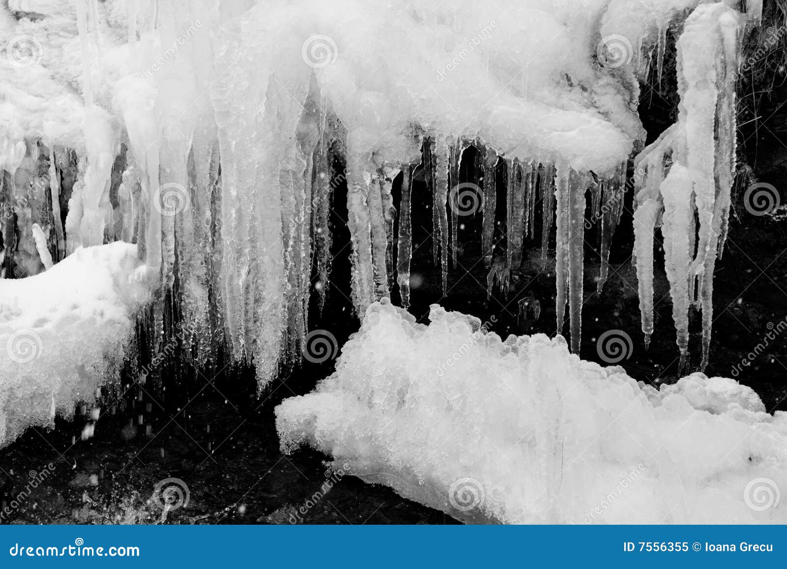 Bevroren waterval stock afbeelding. Image of bevroren - 7556355