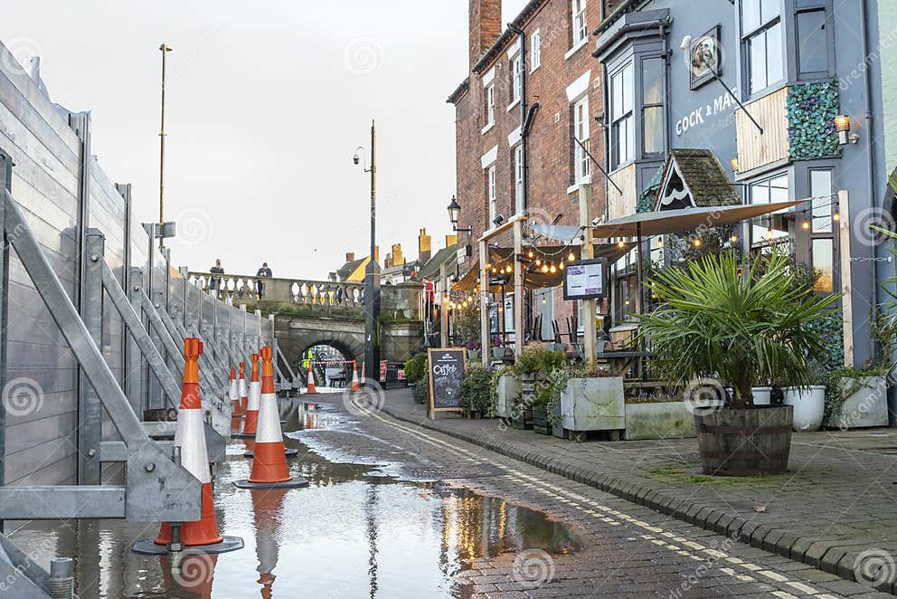 Bewdley Flood Defence Barriers Attempt To Prevent Breaching From