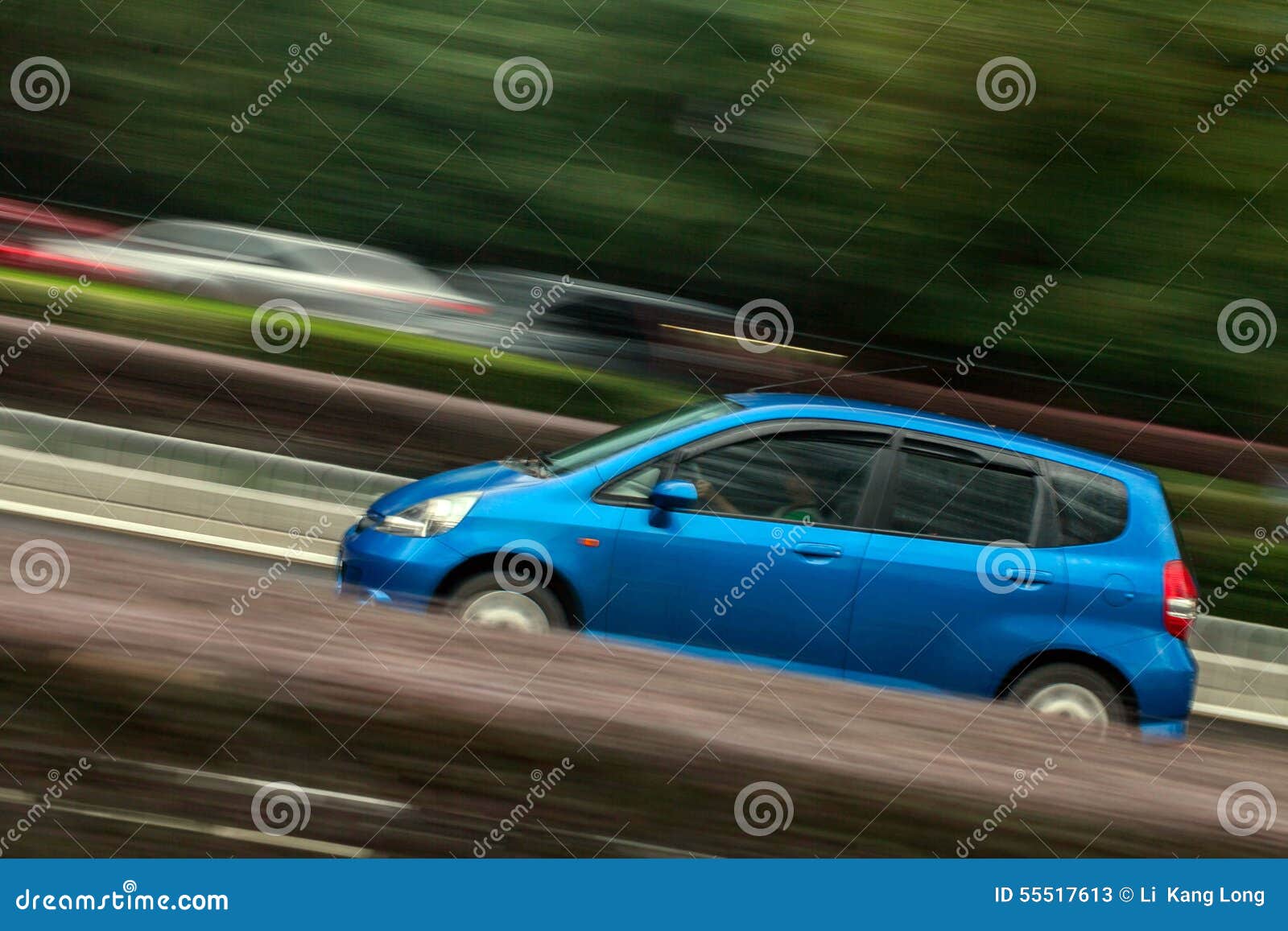 Bewegende auto redactionele stock foto. Image of straat - 55517613