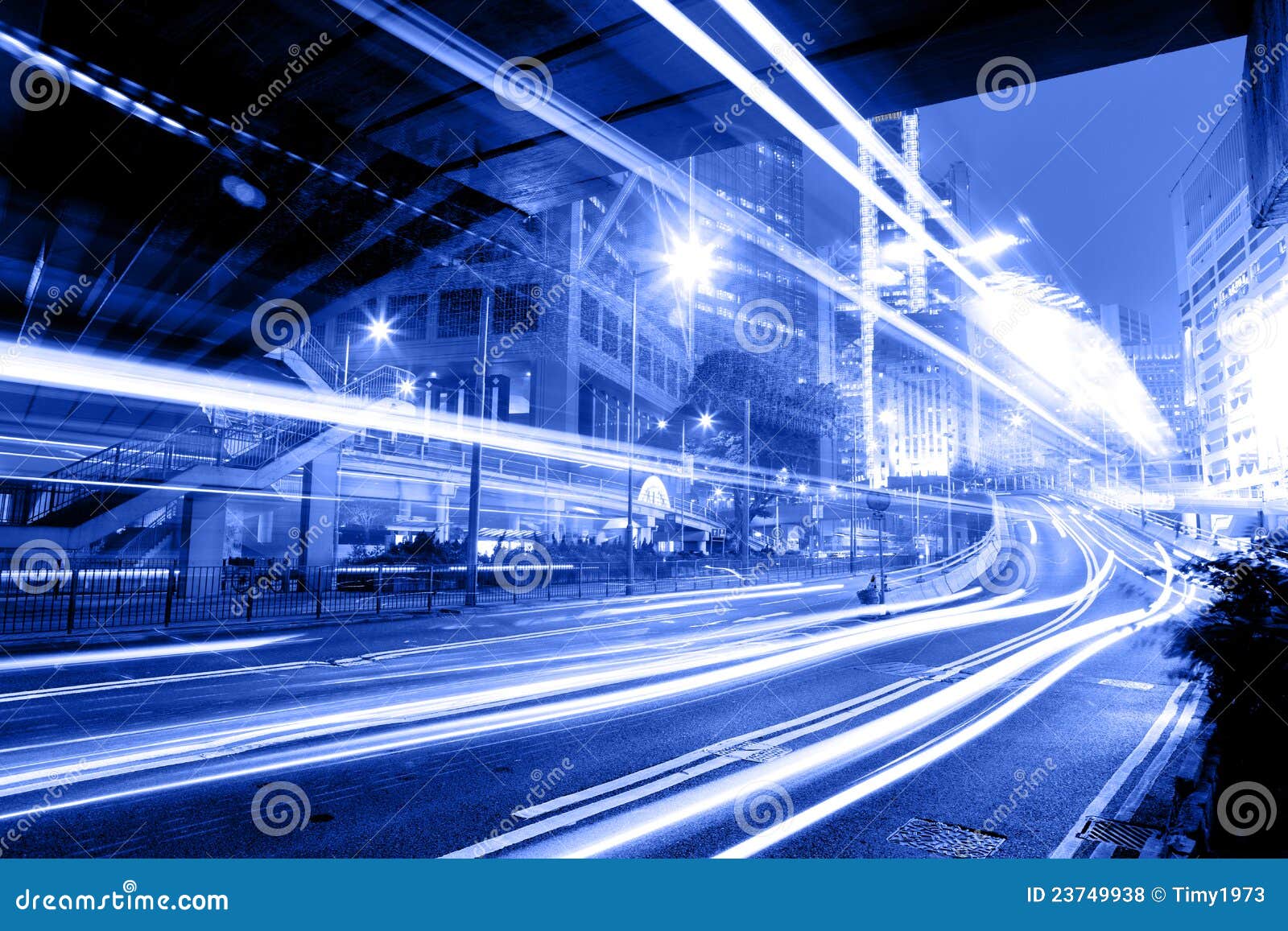 Bewegende Auto Met Onduidelijk Beeldlicht Stock Foto - Image of donker ...