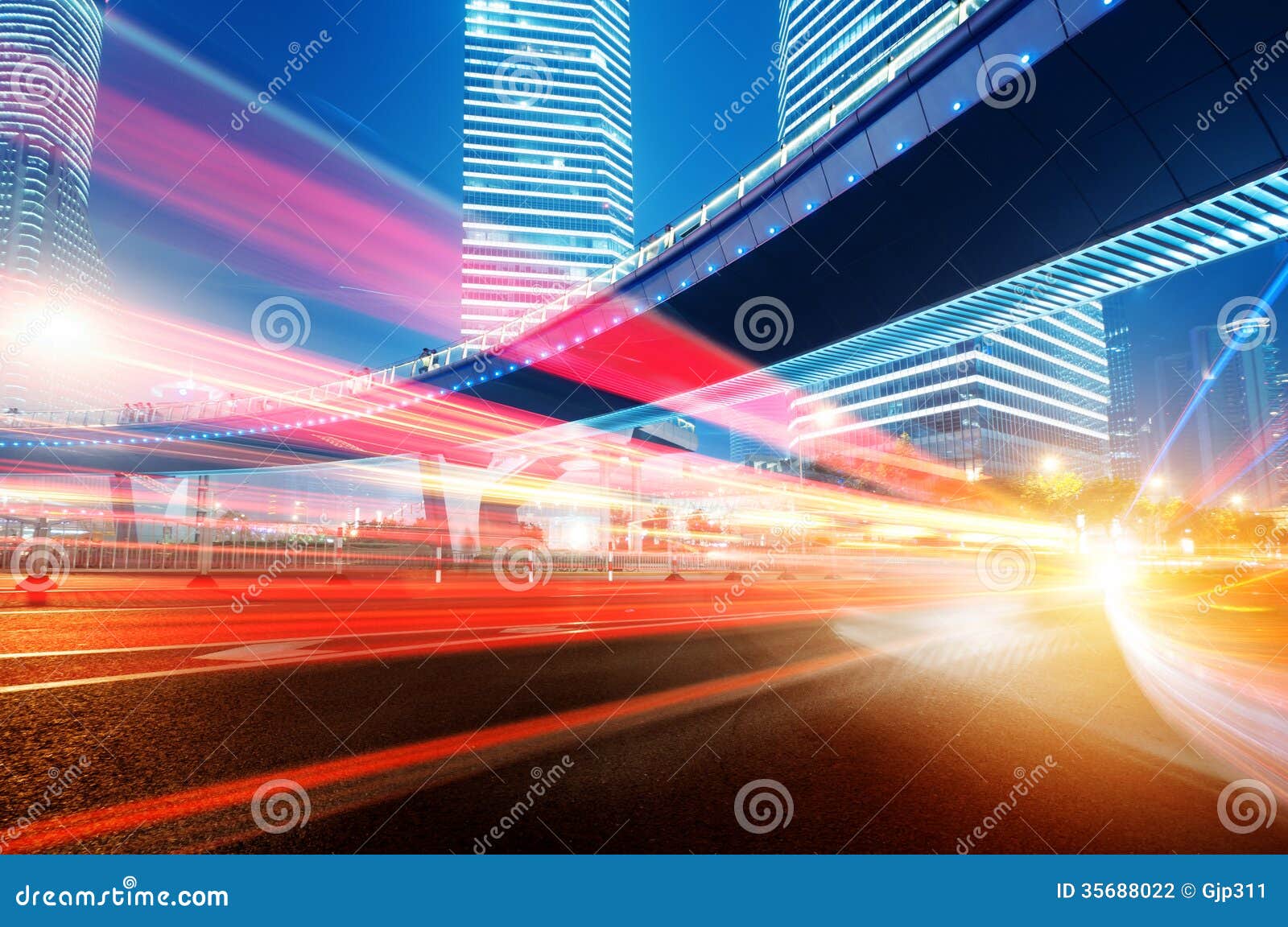 Bewegende Auto Met Onduidelijk Beeldlicht Stock Foto - Image of stad ...