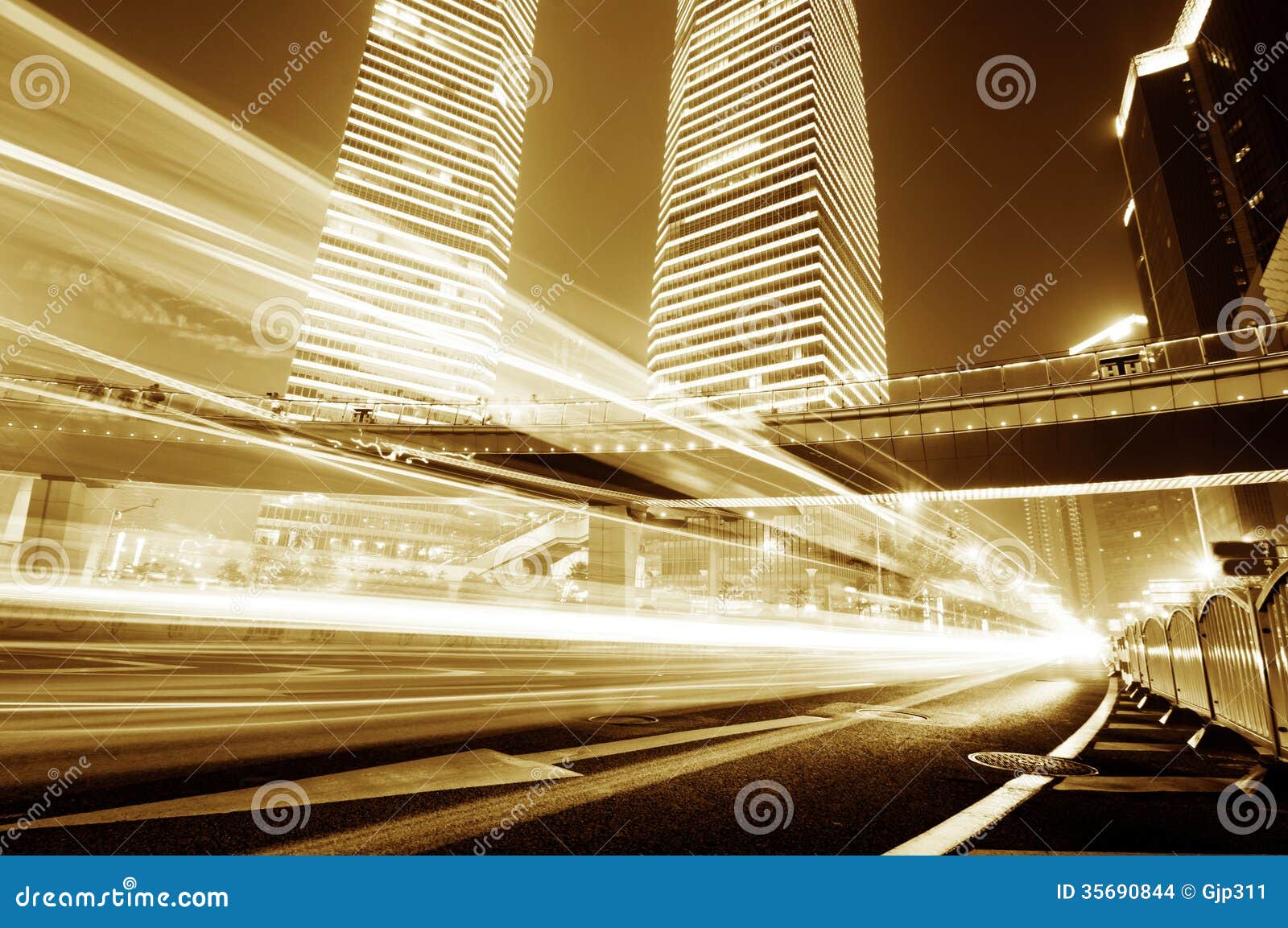 Bewegende Auto Met Onduidelijk Beeldlicht Stock Foto - Image of snel ...