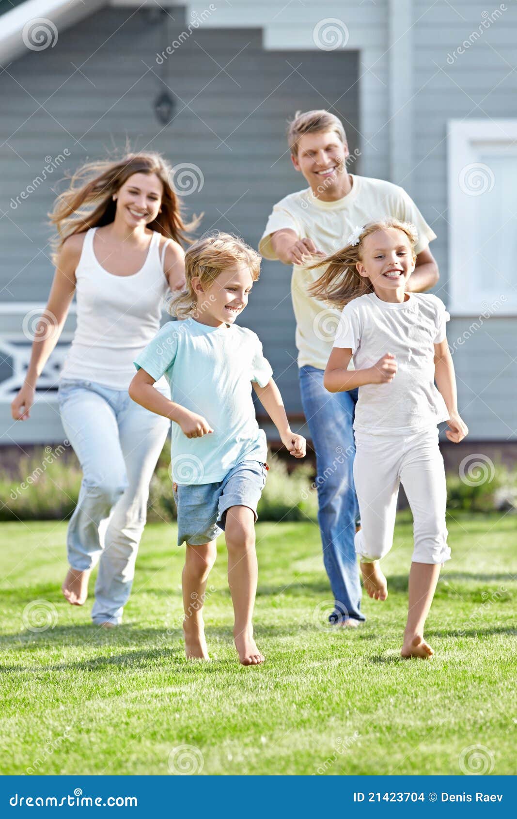 Bewegende mensen stock foto. Image of lopen, pret, kaukasisch - 21423704