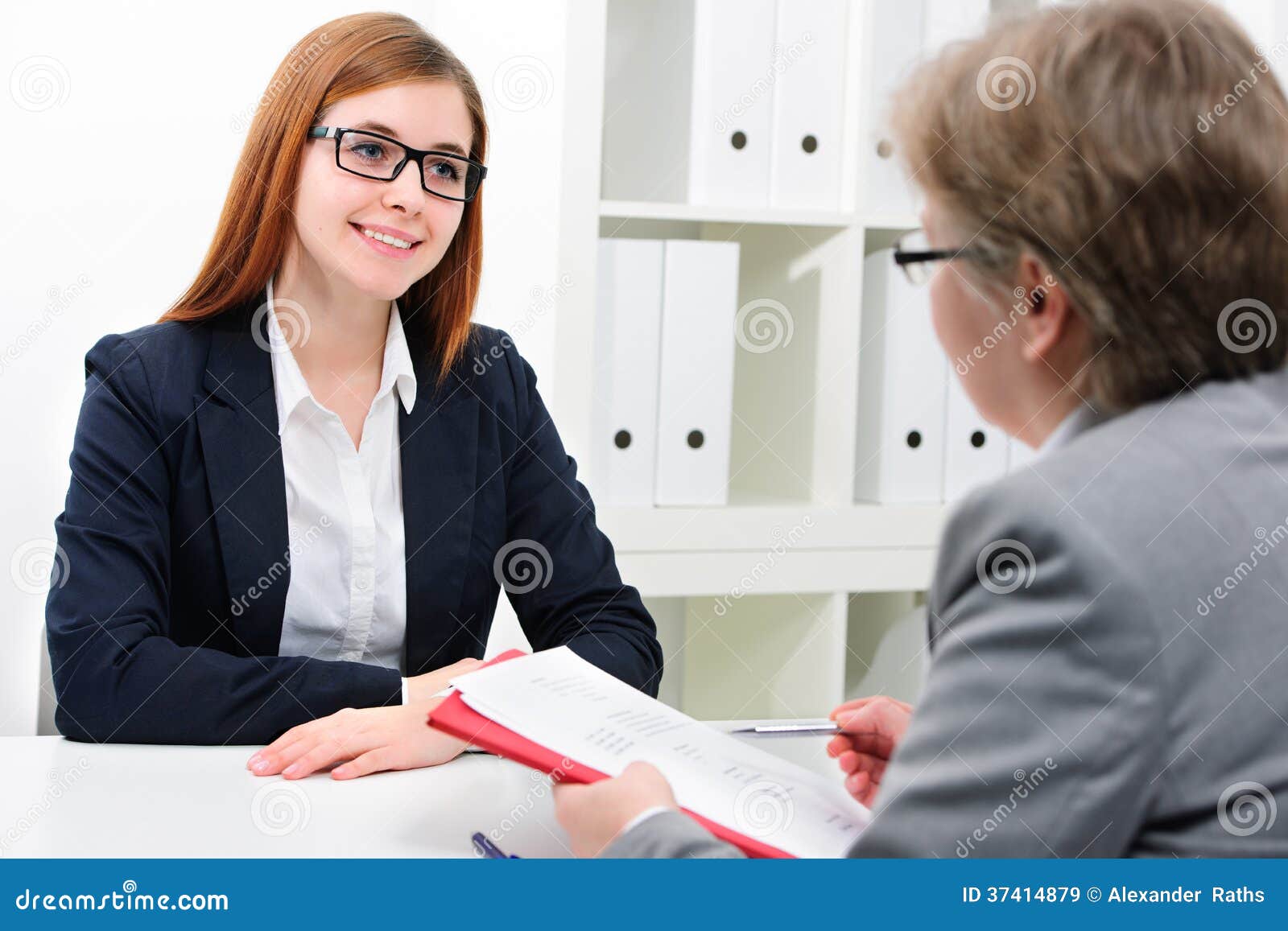 Bewerber, Der Ein Interview Hat Stockbild - Bild von hand, firma: 37414879