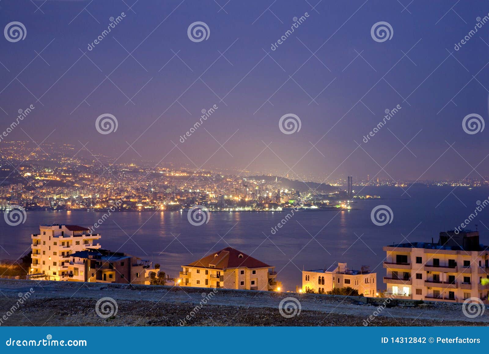Beyrouth la nuit photo stock. Image du beyrouth, montagne - 14312842