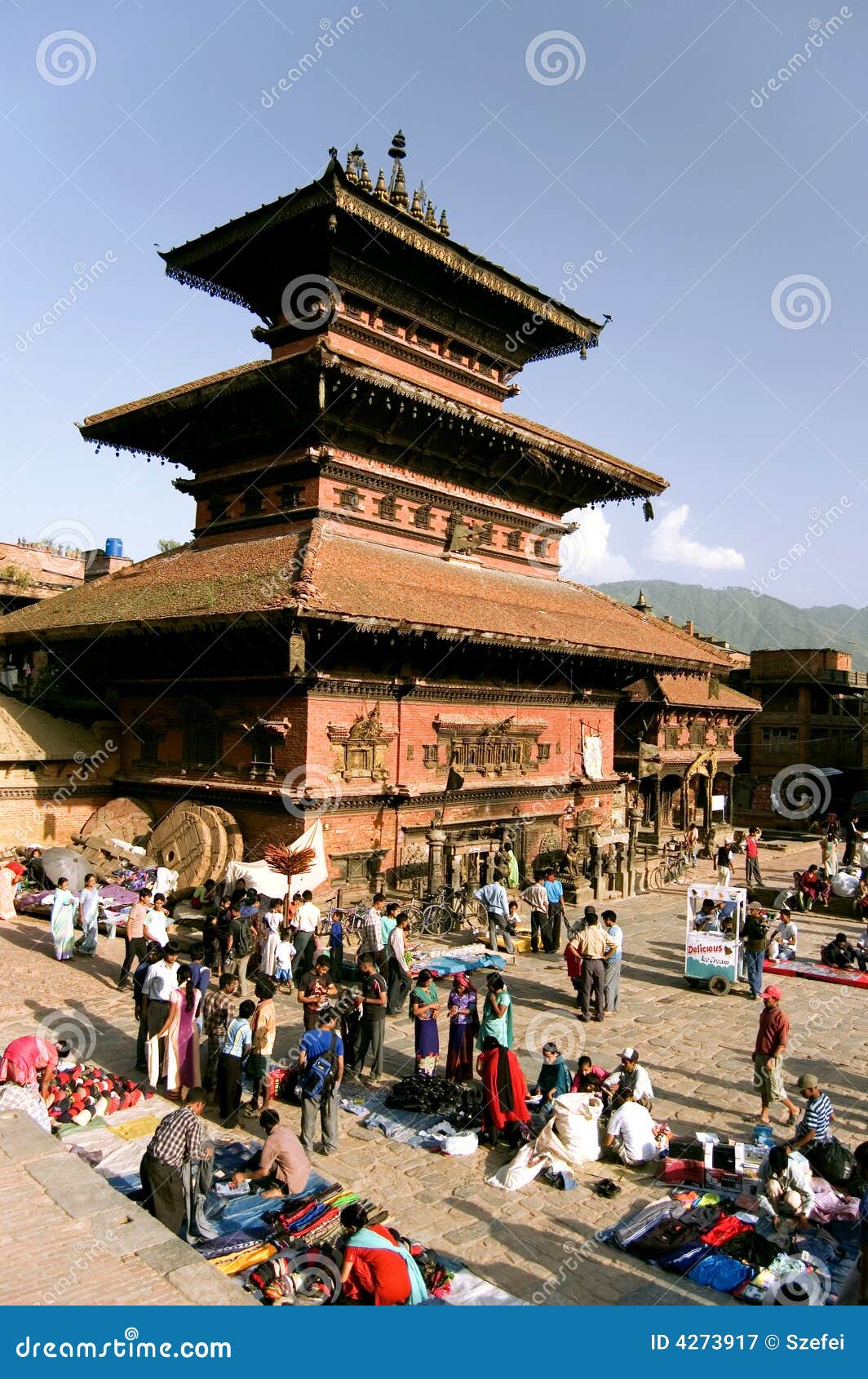 Bhaktapur Durbar Square editorial photography. Image of life - 4273917
