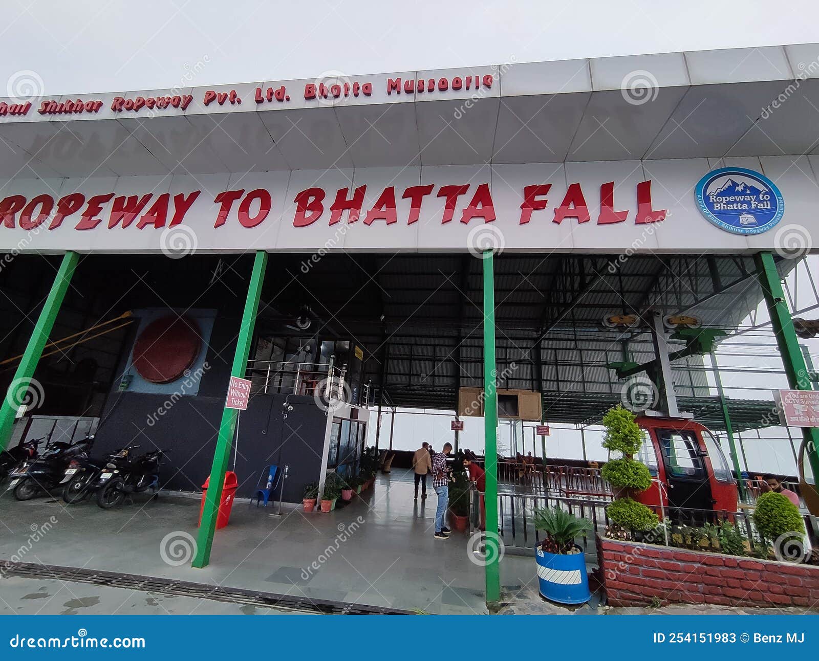 Bhatta Fall Ropeway En Mussoorie Uttarakhand Foto de archivo editorial ...