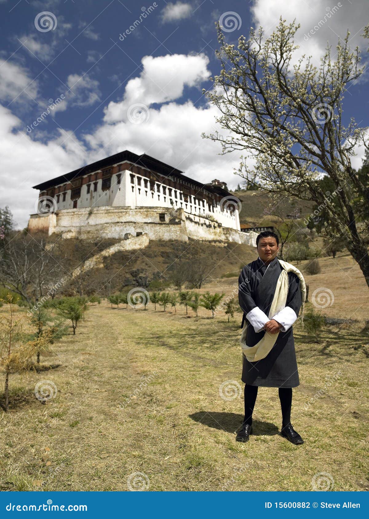 Bhutan - Bhutanese Man editorial photography. Image of monastery - 15600882