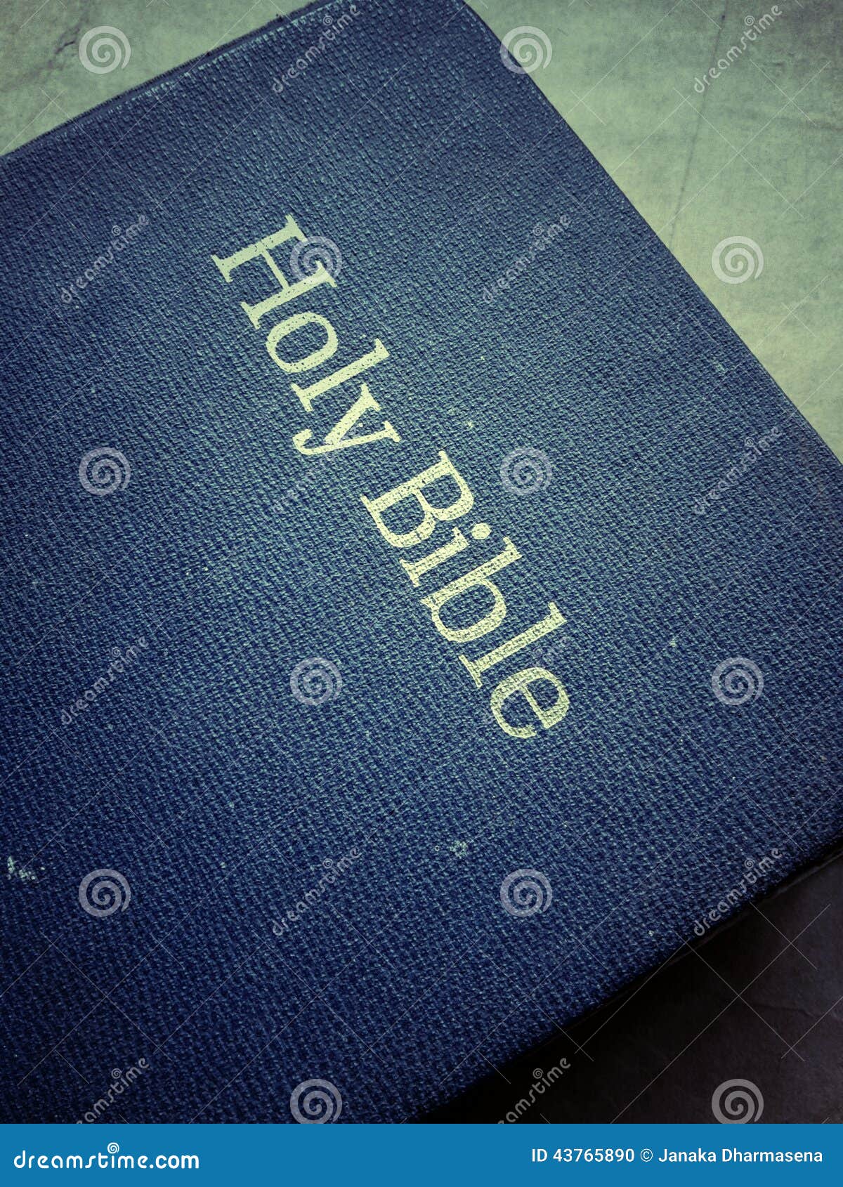 Bibal editorial image. Image of cross, blessing, pages - 43765890