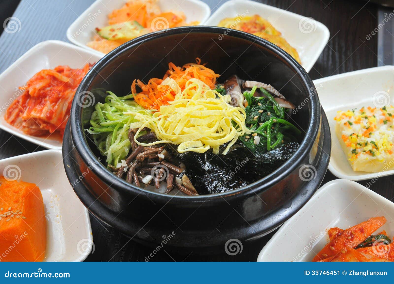 Bibimbap imagen de archivo. Imagen de lechuga, mezcla - 33746451