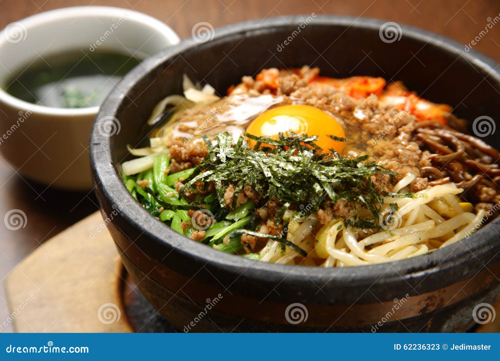 Bibimbap стоковое изображение. изображение насчитывающей корея - 62236323