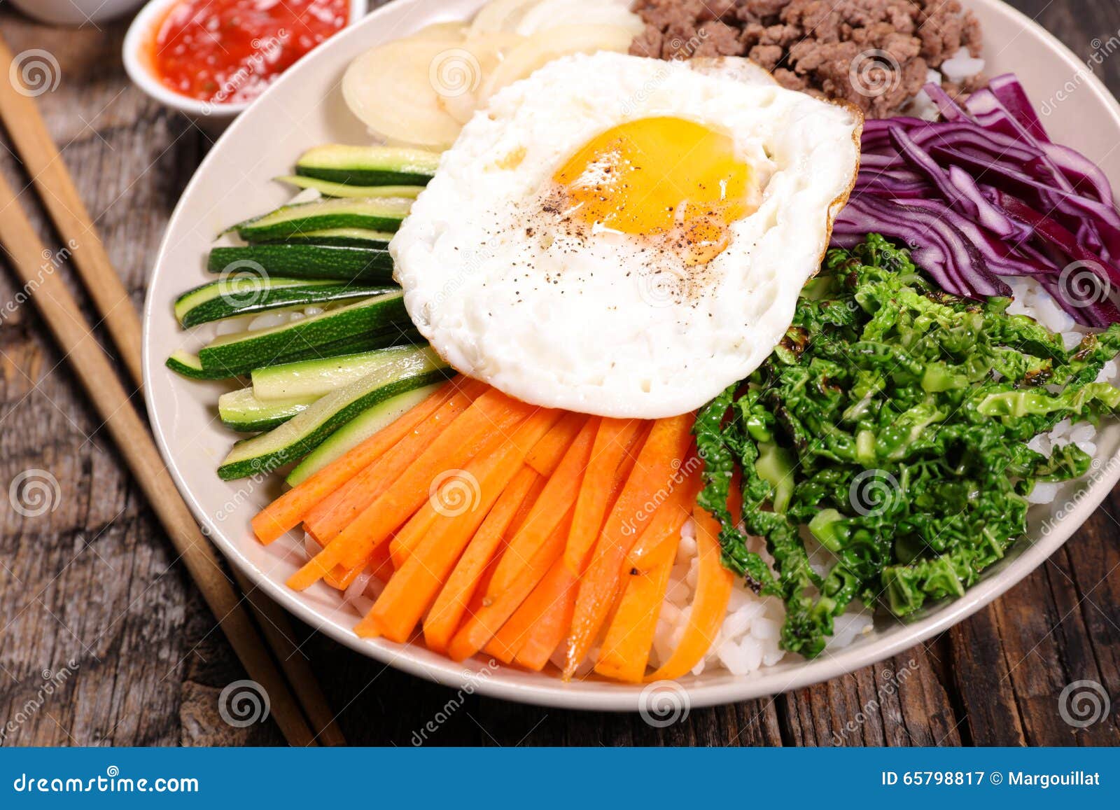 Bibimbap, comida coreana imagen de archivo. Imagen de restaurante ...