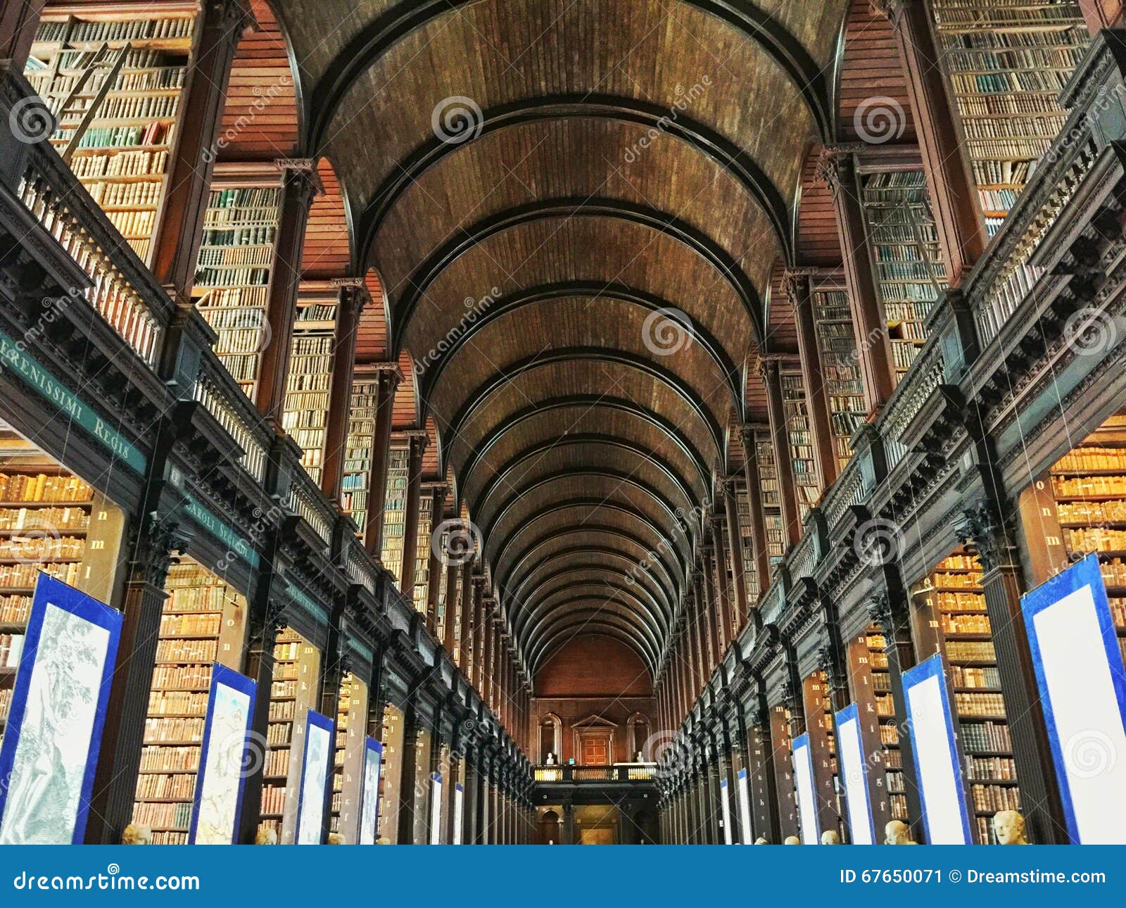Biblioteca Di Trinity College Dublin Ireland Immagine Stock - Immagine ...