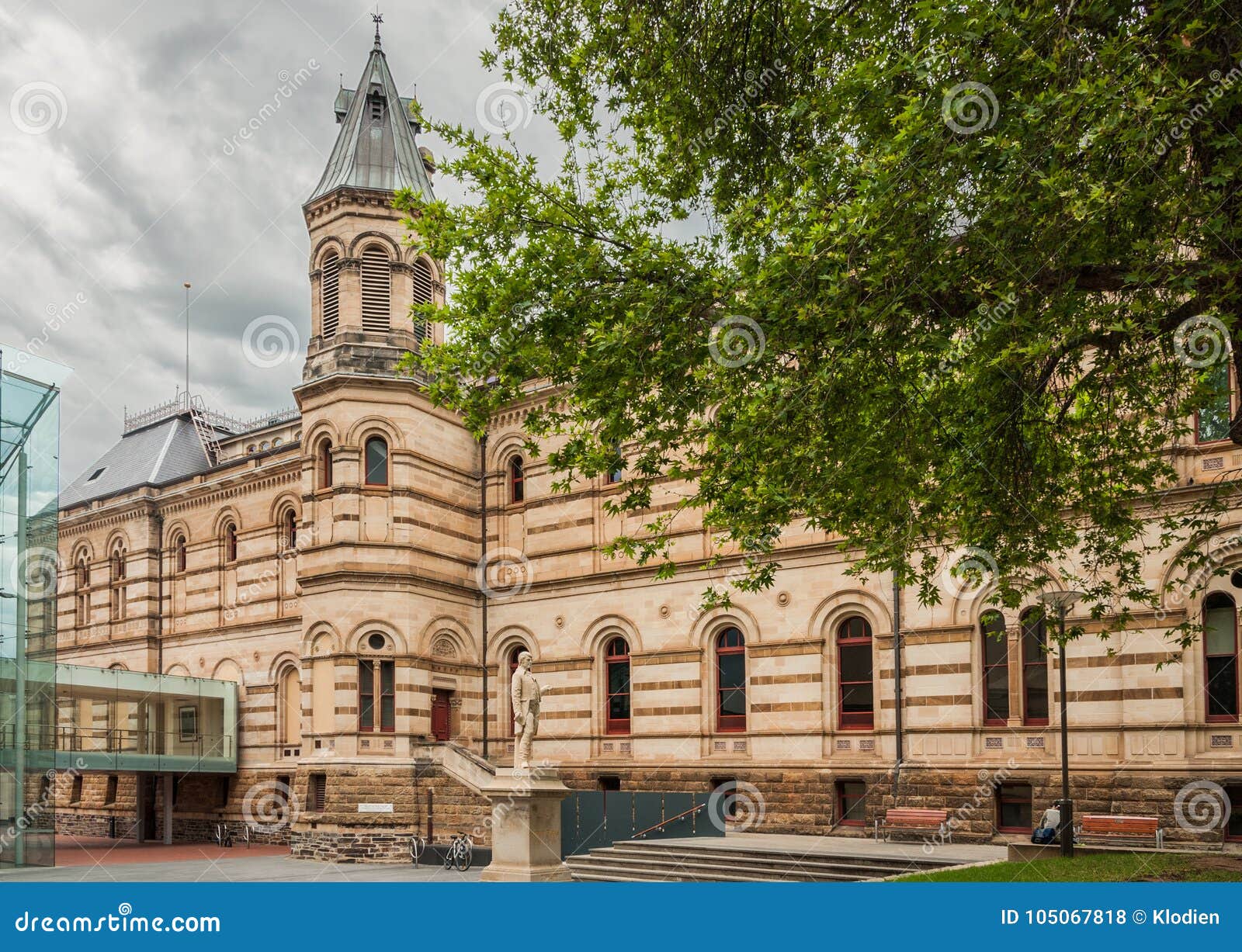 Biblioteca Estatal Con Robert Burns Statue, Adelaide Australia Foto de ...