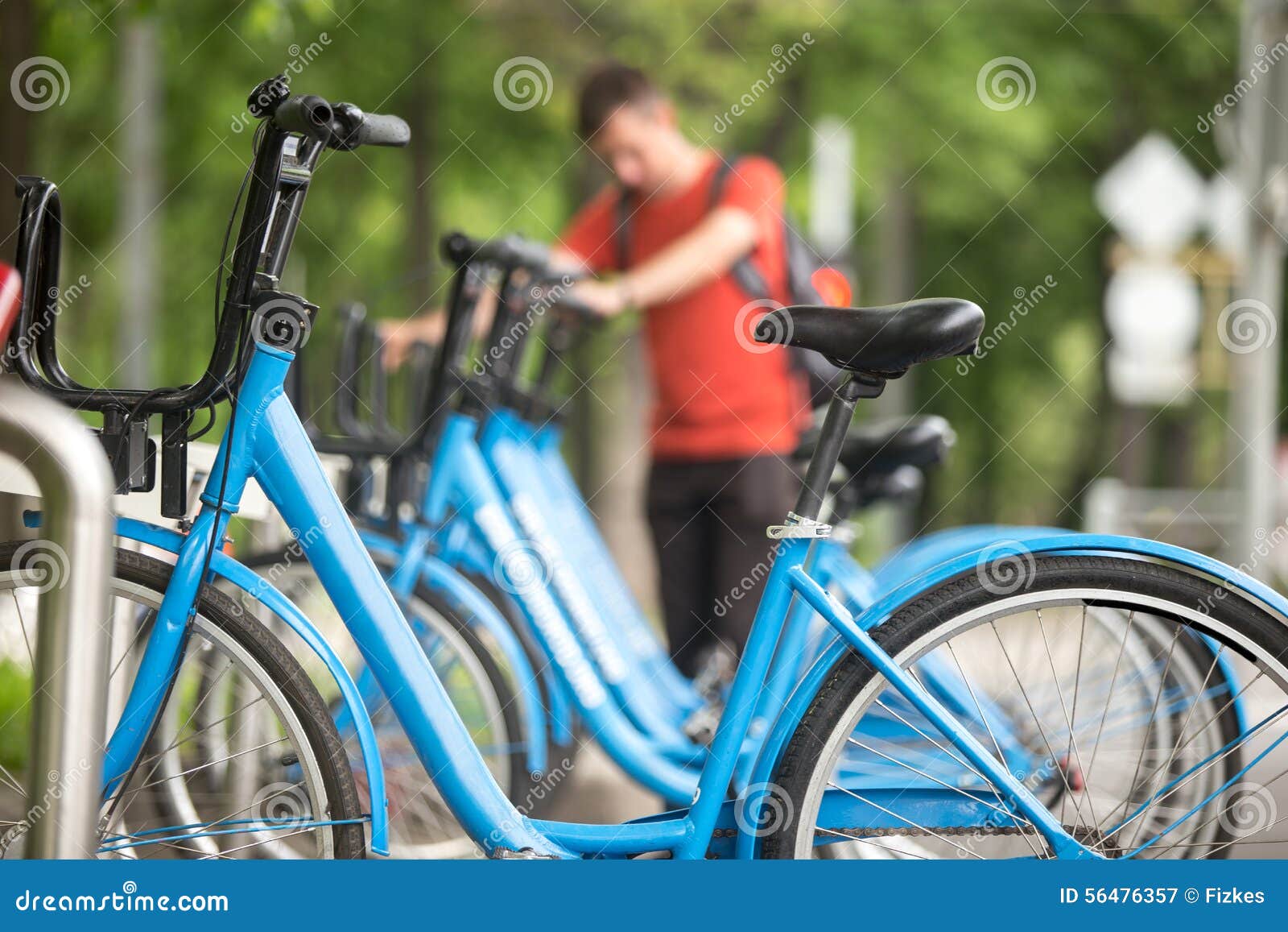 Bicis del alquiler imagen de archivo. Imagen de ambiental - 56476357
