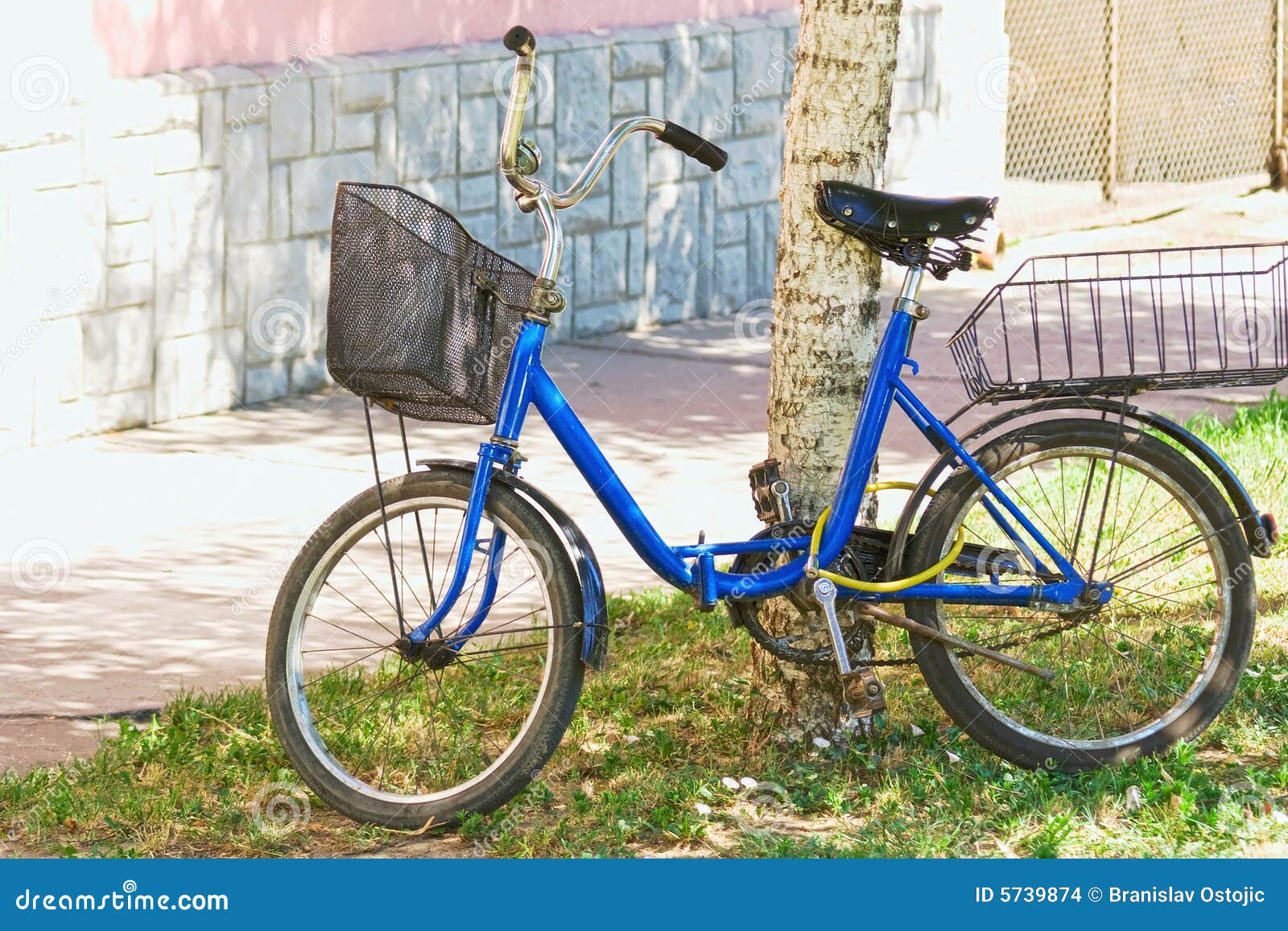 223 Leaned Bicycle Stock Photos - Free & Royalty-Free Stock Photos from ...