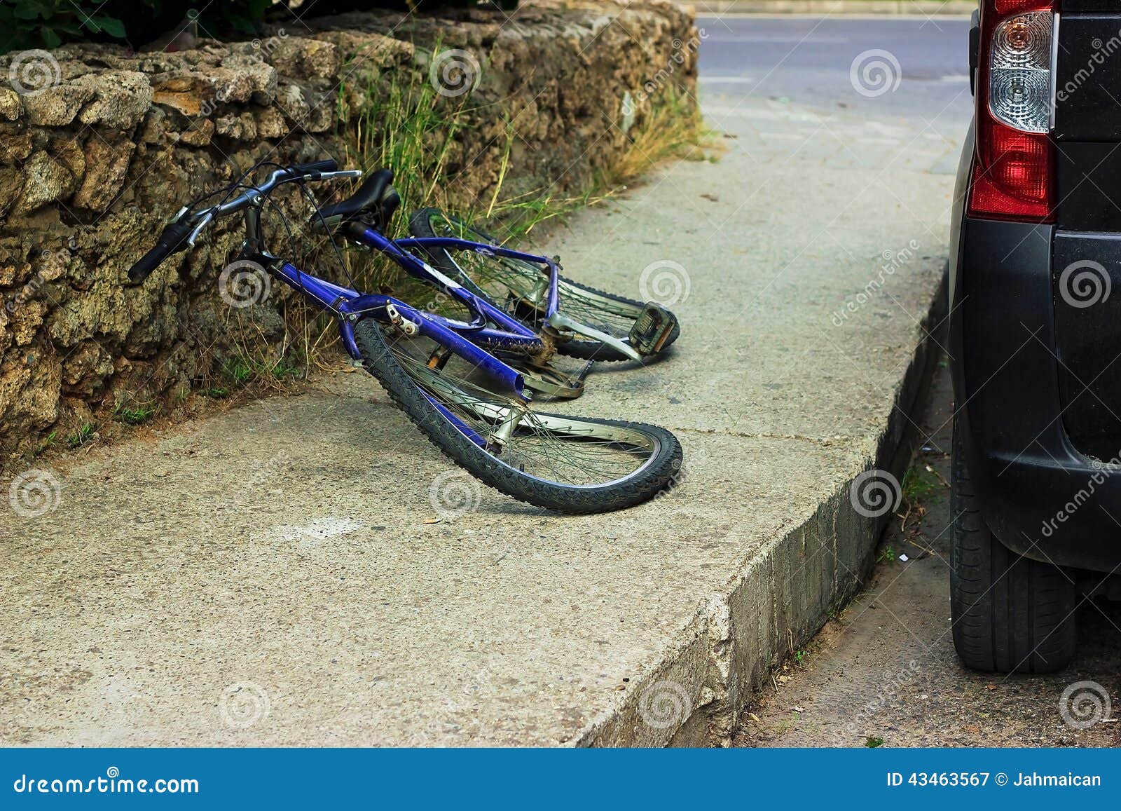 Bicycle after accident stock image. Image of left, outdoors - 43463567