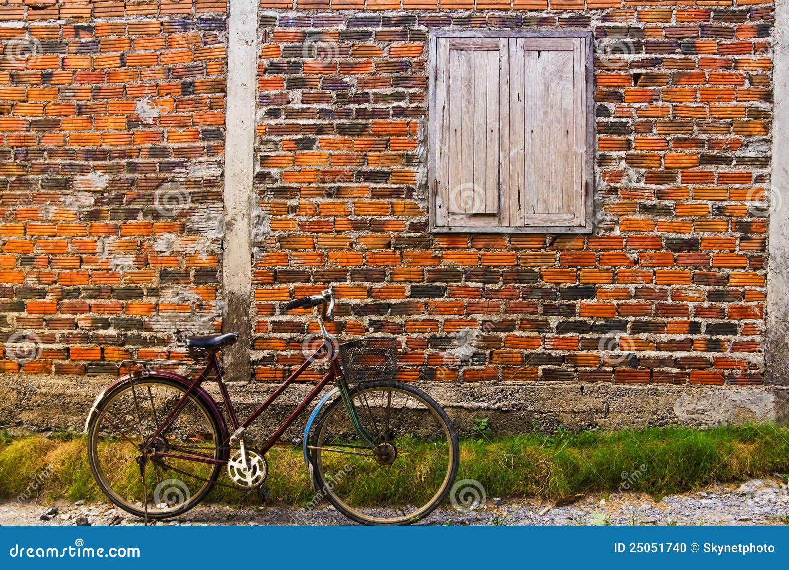 Bicycle and Brick Wall stock photo. Image of abandoned - 25051740