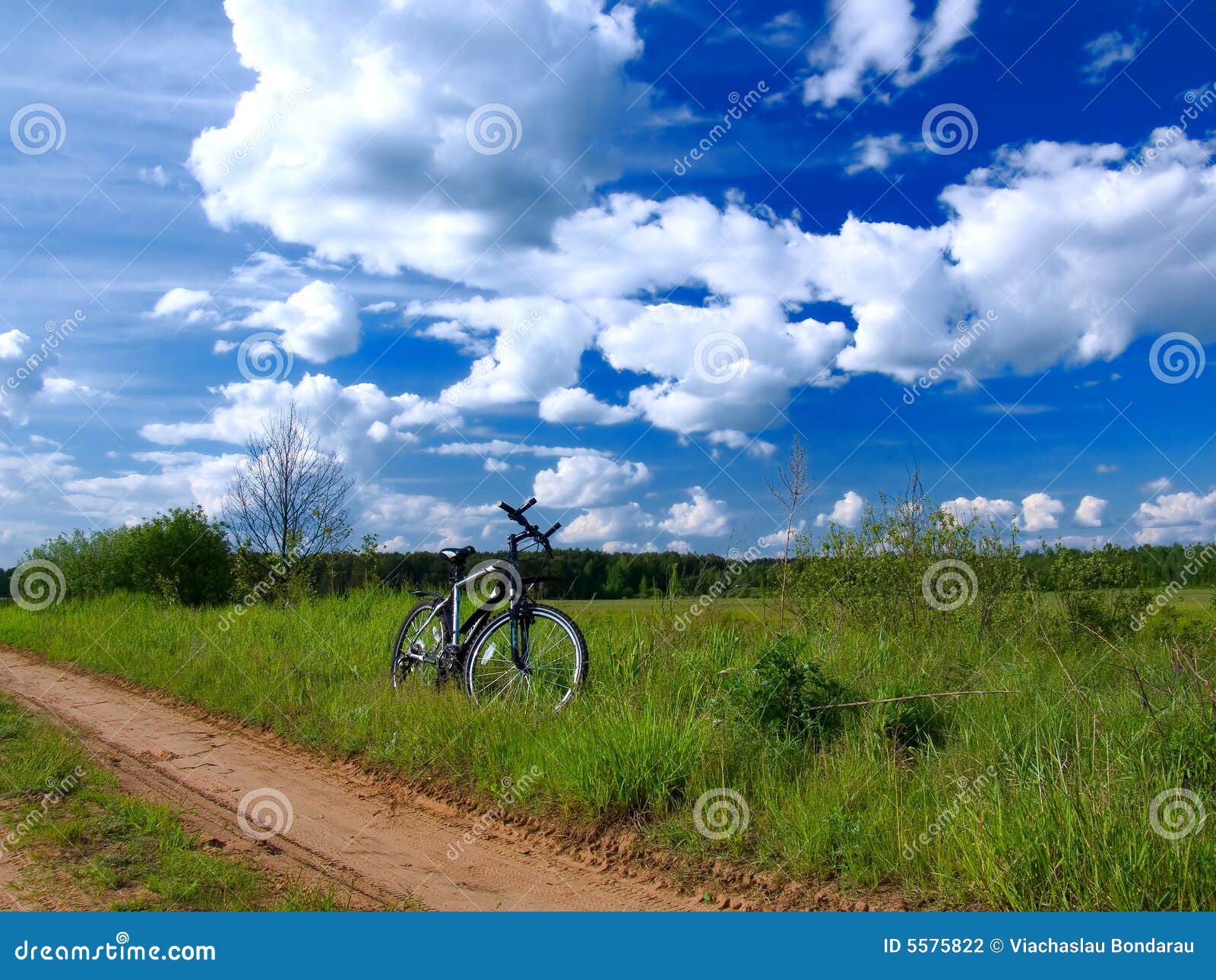 Bicycle in countryside stock photo. Image of remoteness - 5575822