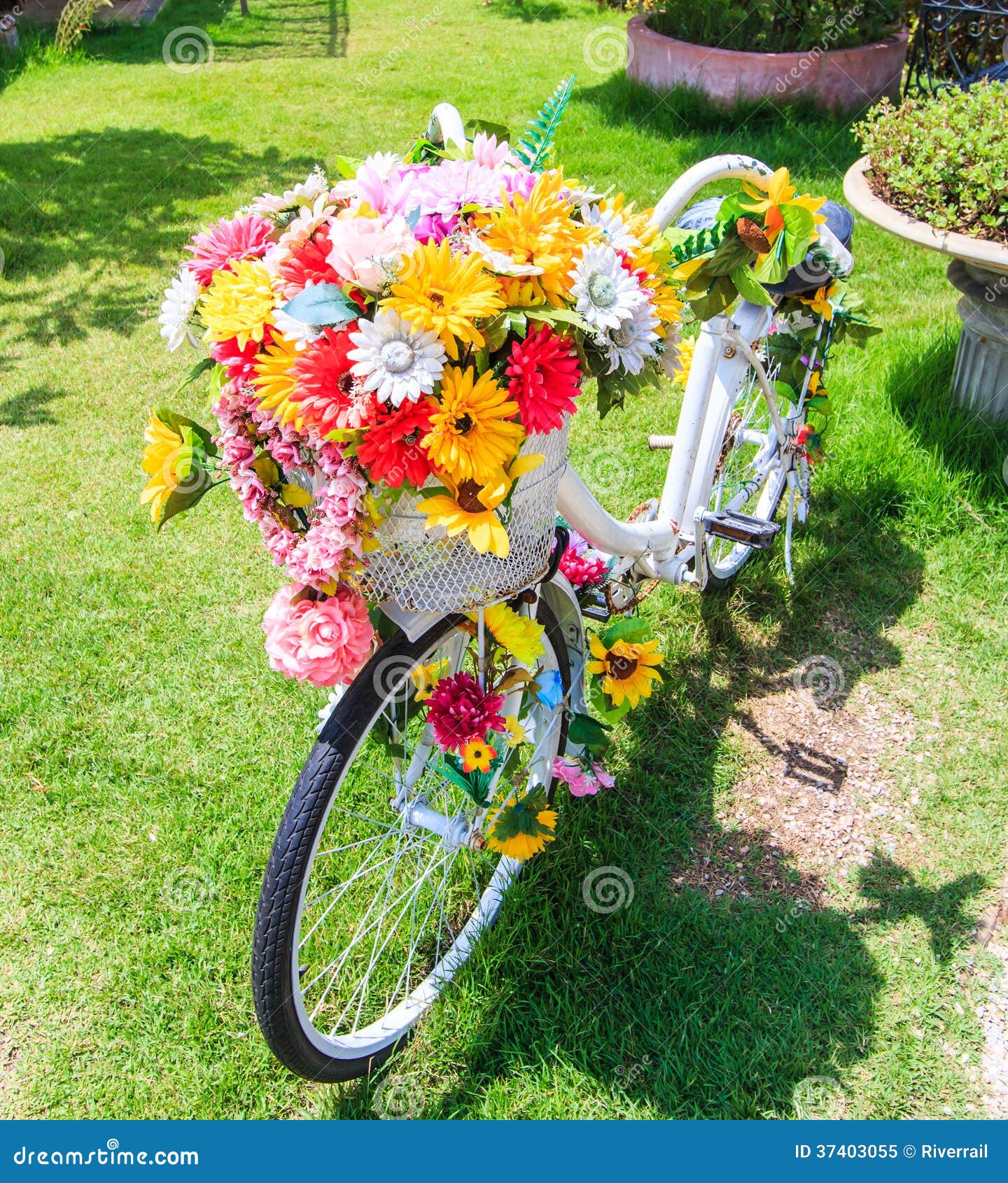 Bicycle decoration stock image. Image of flowers, nostalgia - 37403055