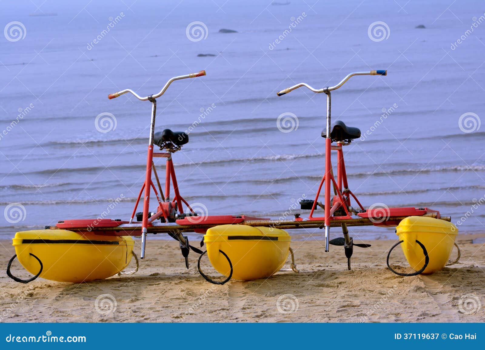 Bicycle floater by sea stock image. Image of maritime - 37119637