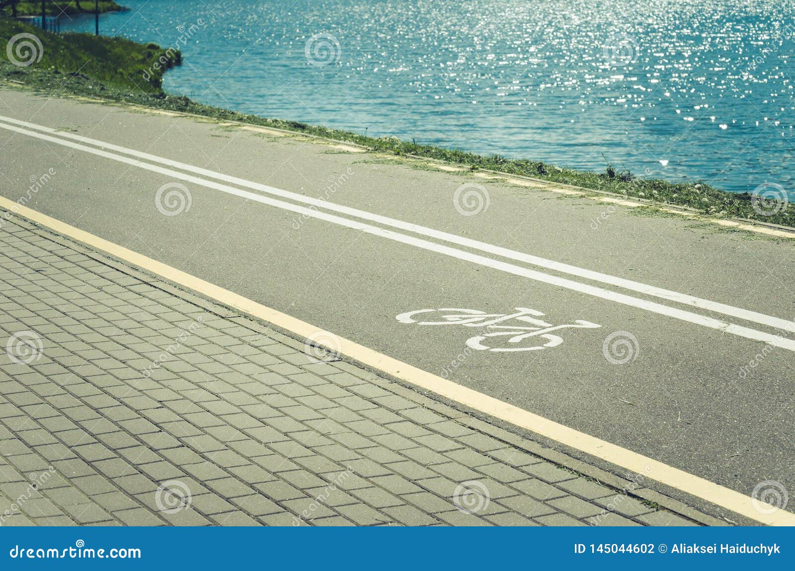 Bicycle Lane for Exercise Surround with Along Lake/bicycle Lane for ...