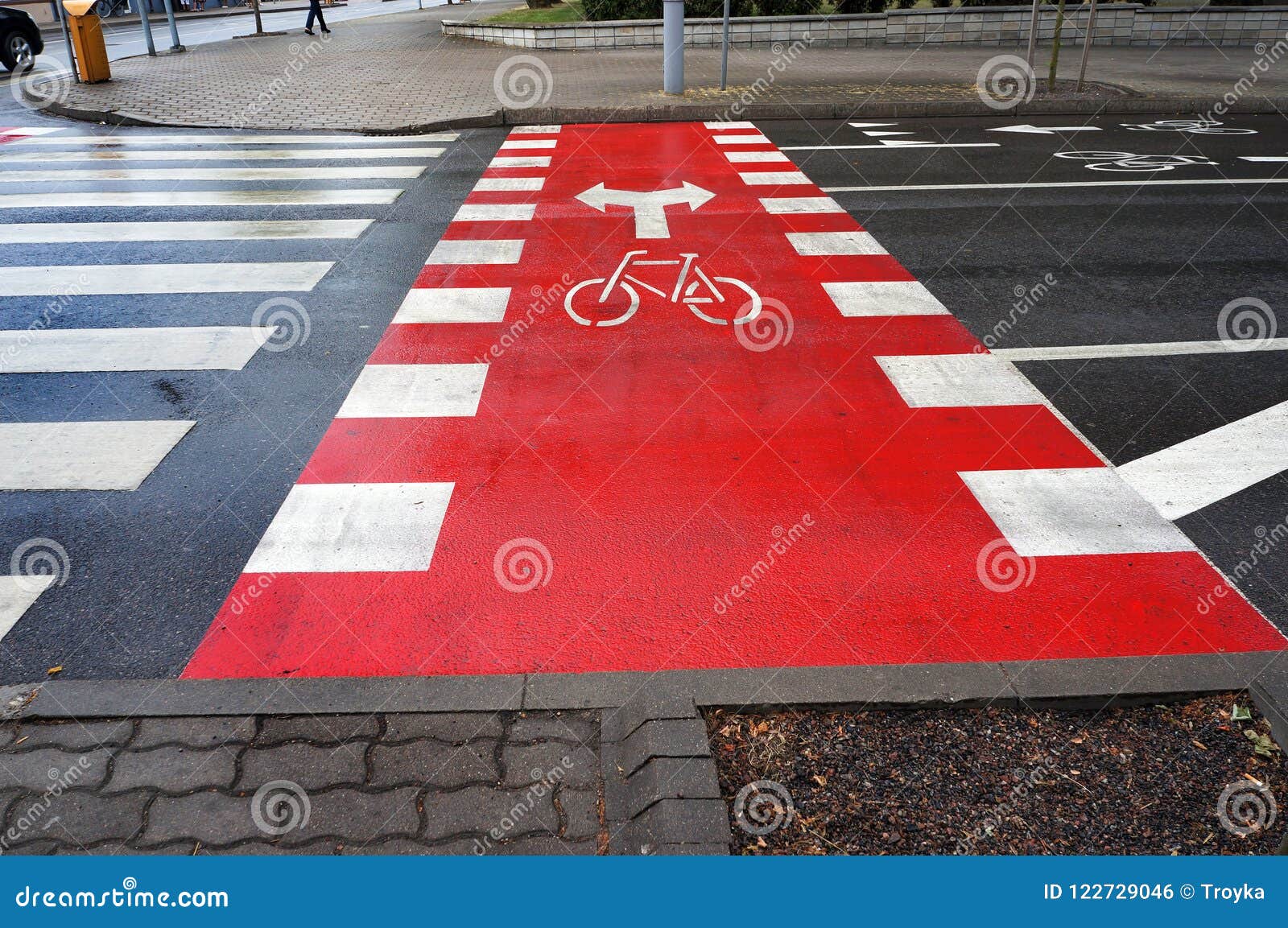 Bicycle Path and Pedestrian Crossing. Stock Photo - Image of line, bike ...