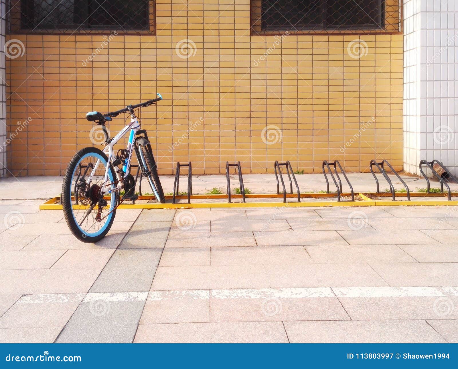 Bicycle parking editorial photography. Image of area - 113803997