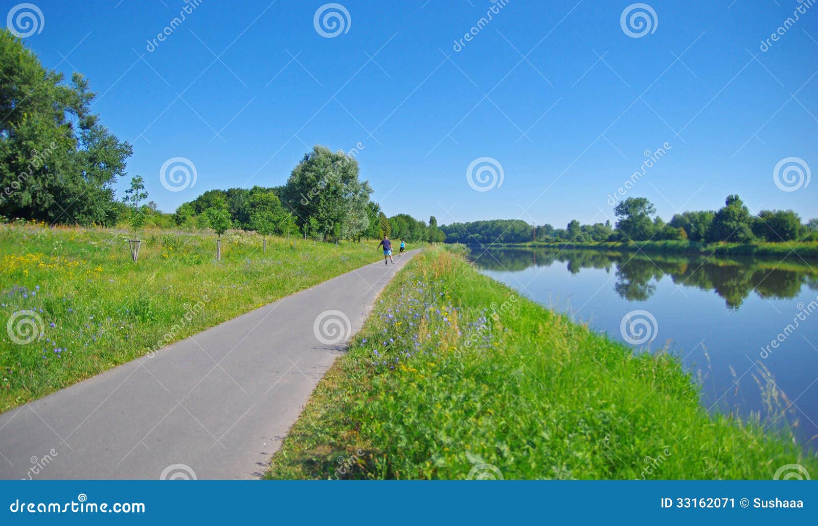 Bicycle path near river stock image. Image of bicycle - 33162071