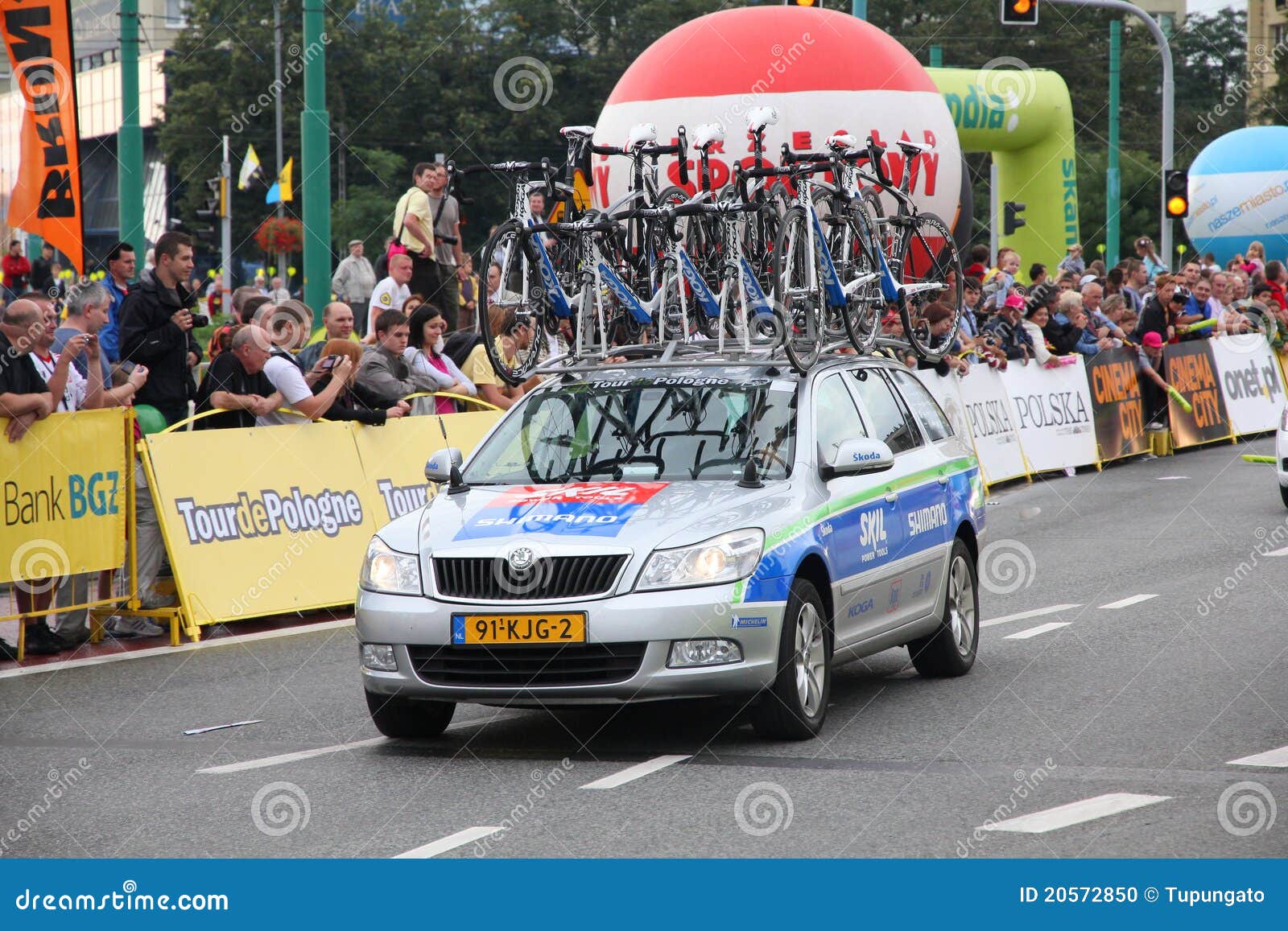Bicycle race team support editorial image. Image of shimano - 20572850