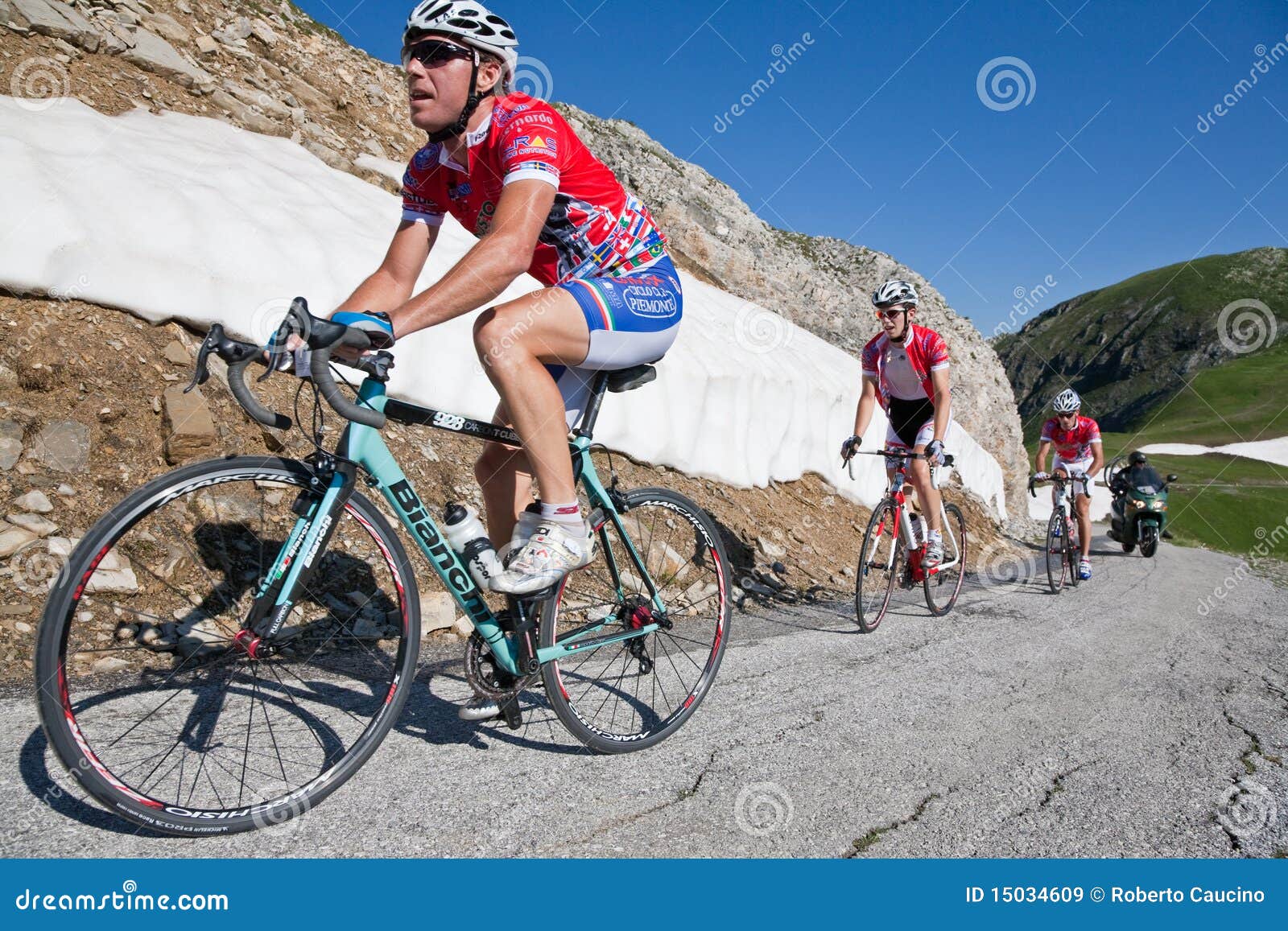 Bicycle road racing editorial stock image. Image of cuneo - 15034609
