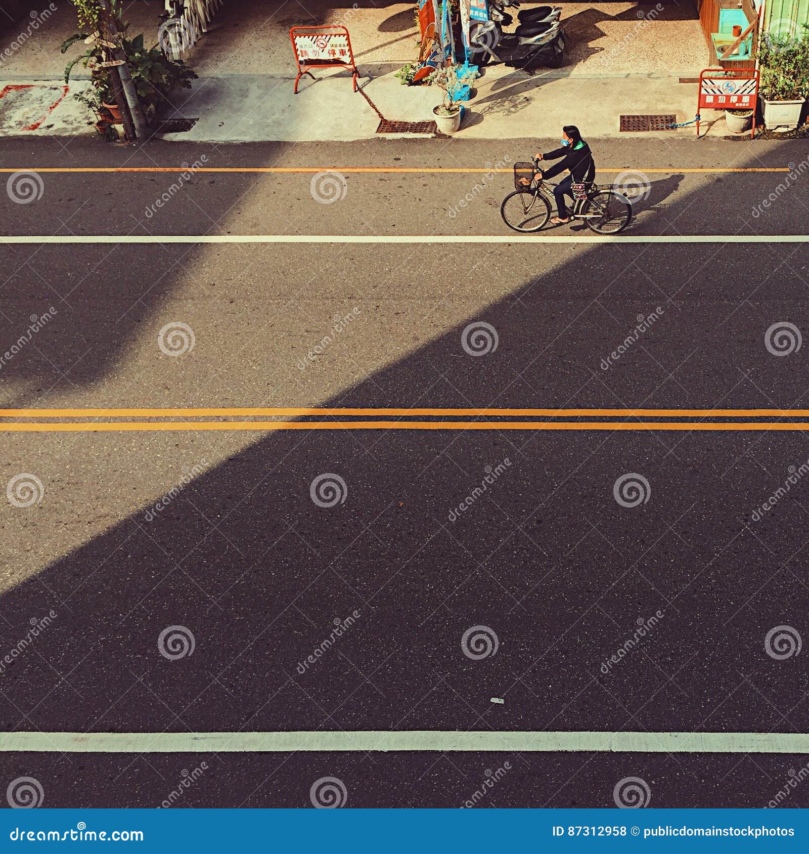 Bicycle Picture. Image: 87312958