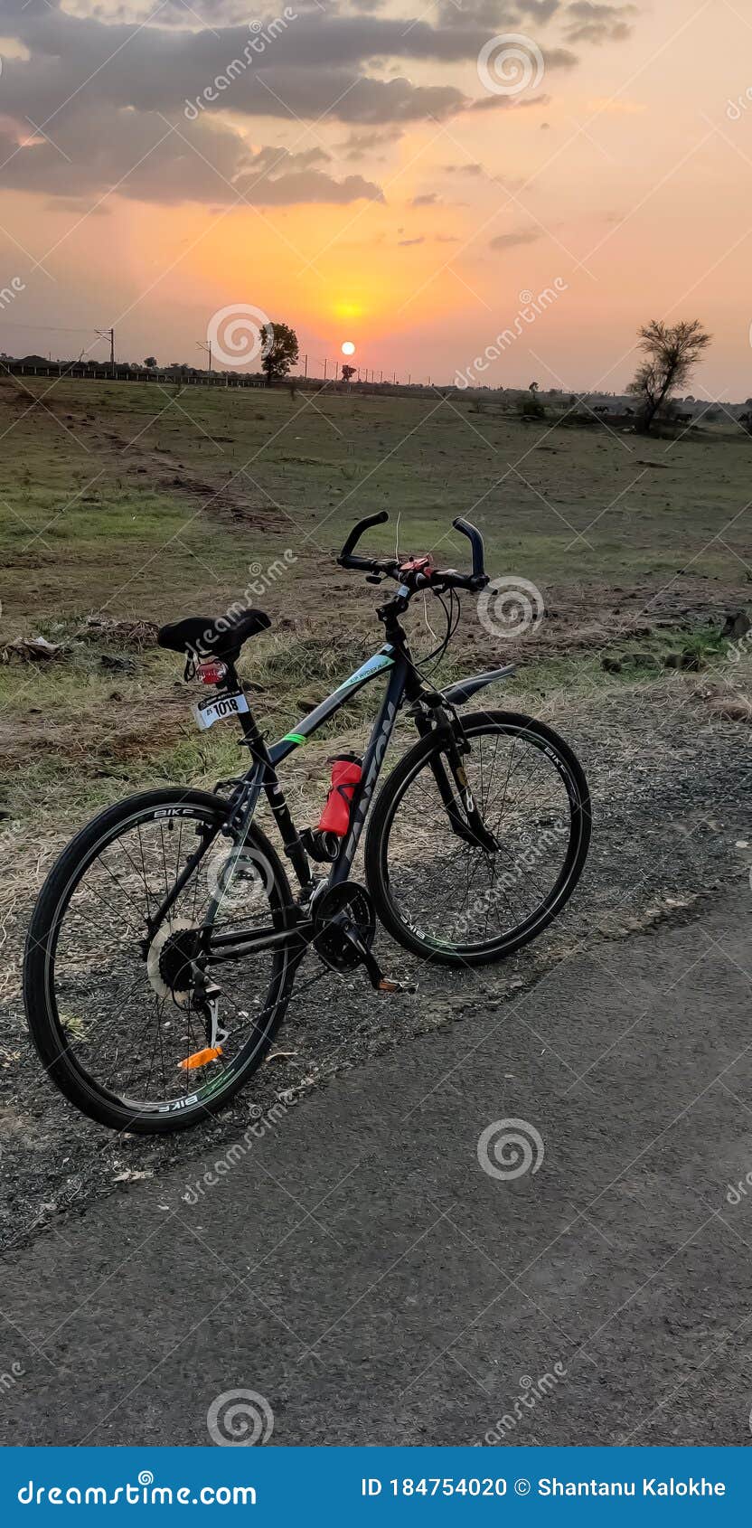 Bicycle with sunset. editorial image. Image of sunset - 184754020