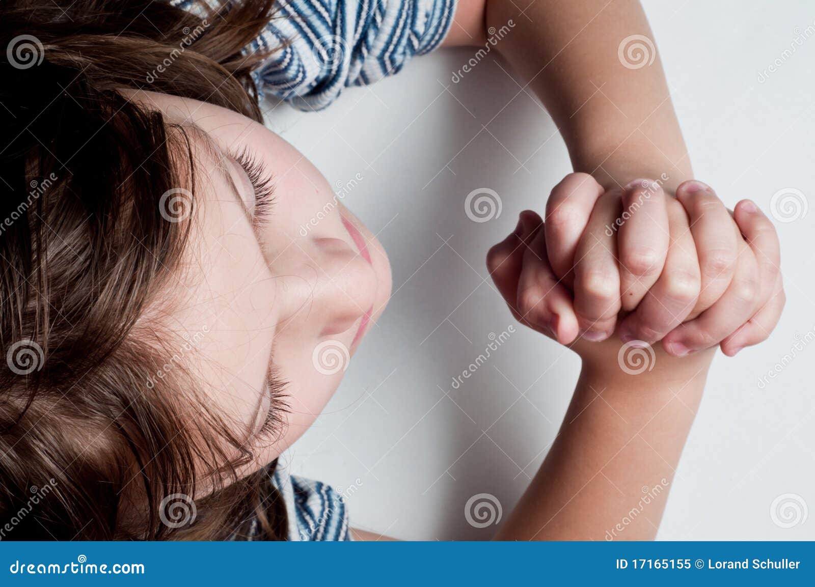 Biddend Kind stock afbeelding. Image of kerstmis, gezicht - 17165155