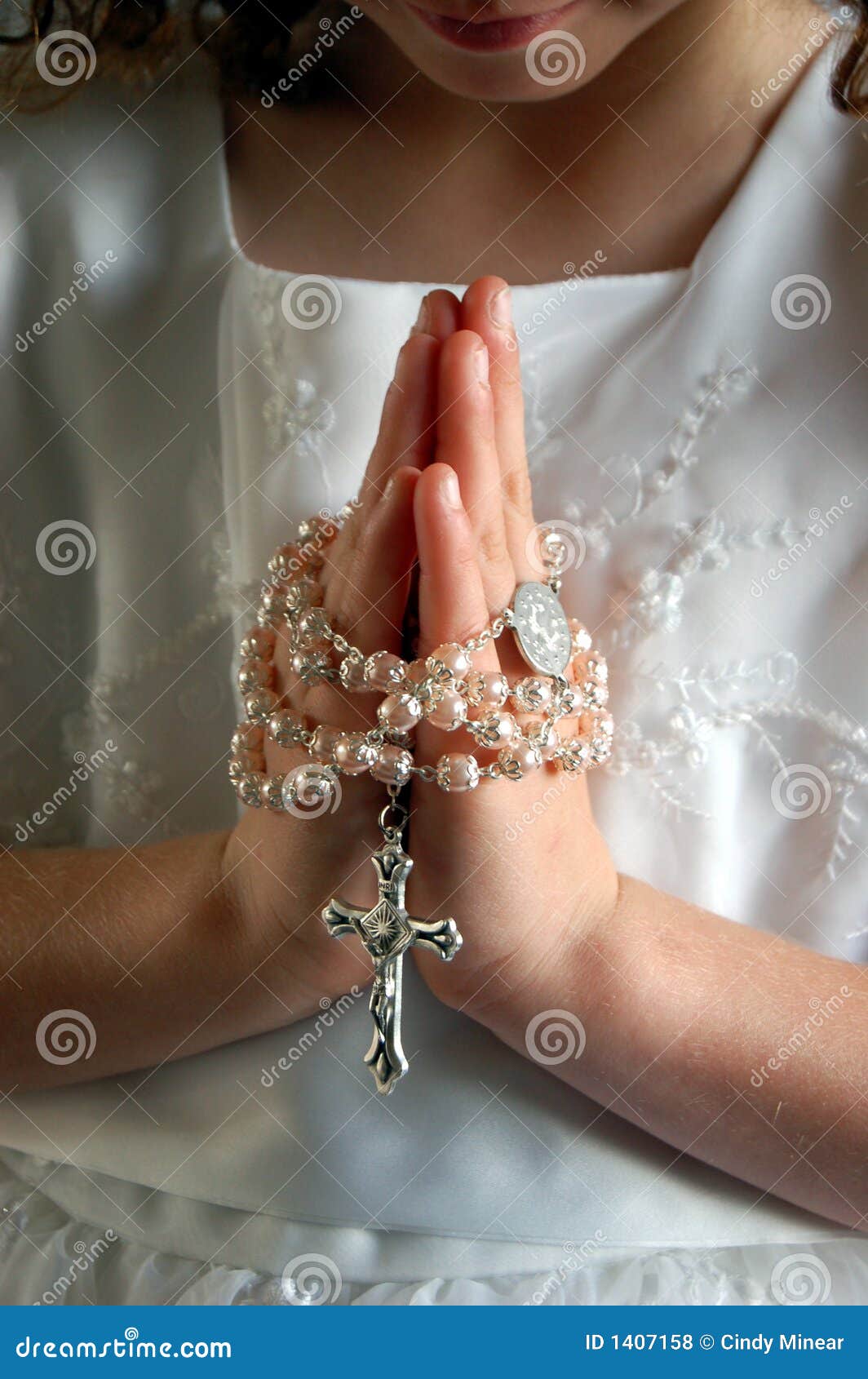 Biddend Meisje stock foto. Image of rozentuin, gebed, godsdienstig ...