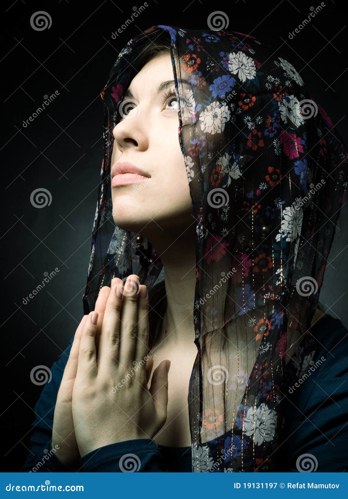 Biddende vrouw stock afbeelding. Image of kerk, katholicisme - 19131197