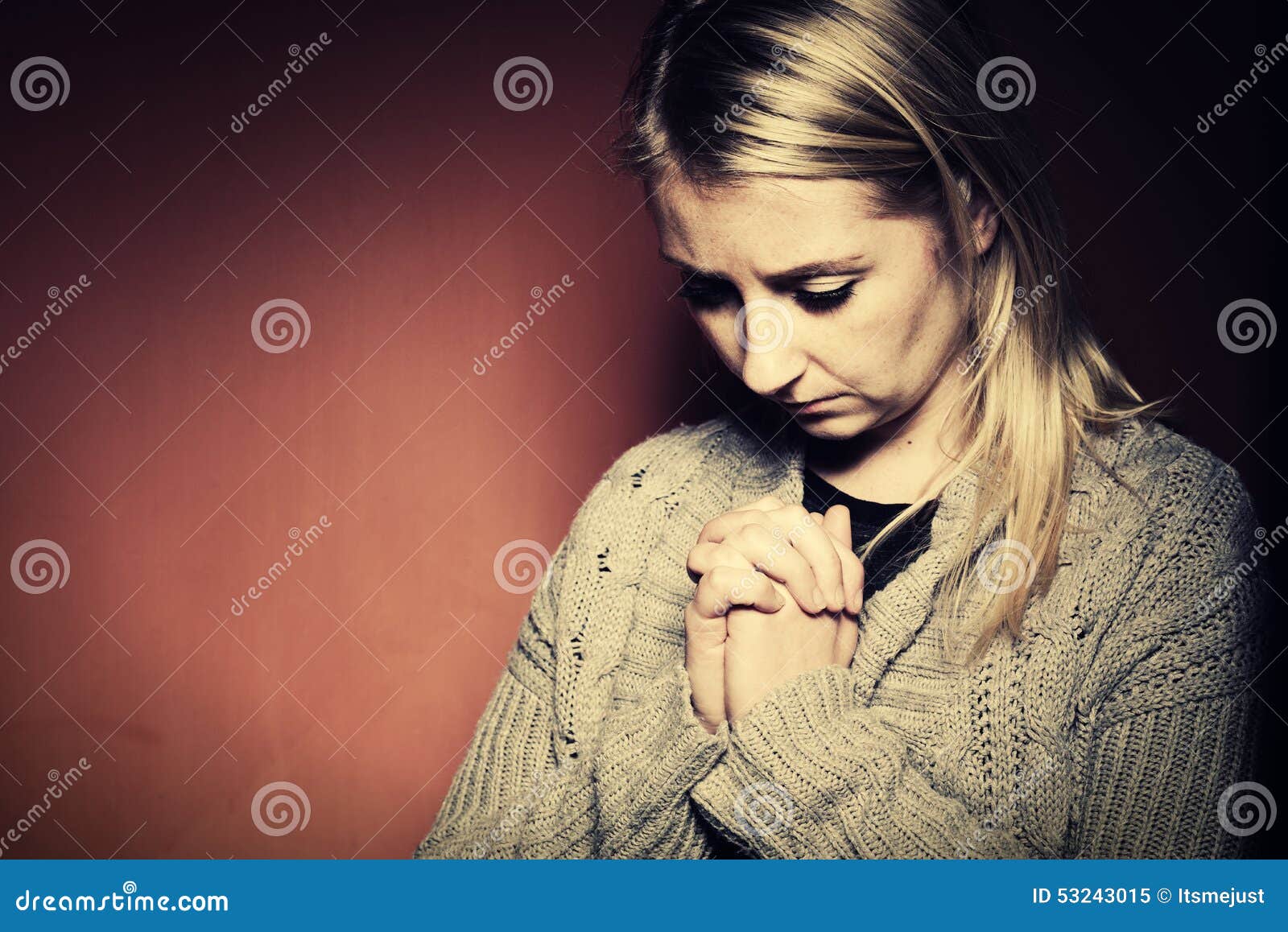 Biddende Vrouw stock afbeelding. Image of één, grunge - 53243015