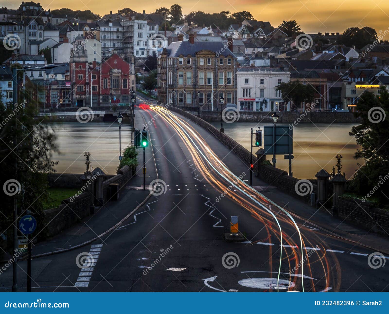 The Old Bideford Bridge Crossing The River Torridge At Bideford In ...